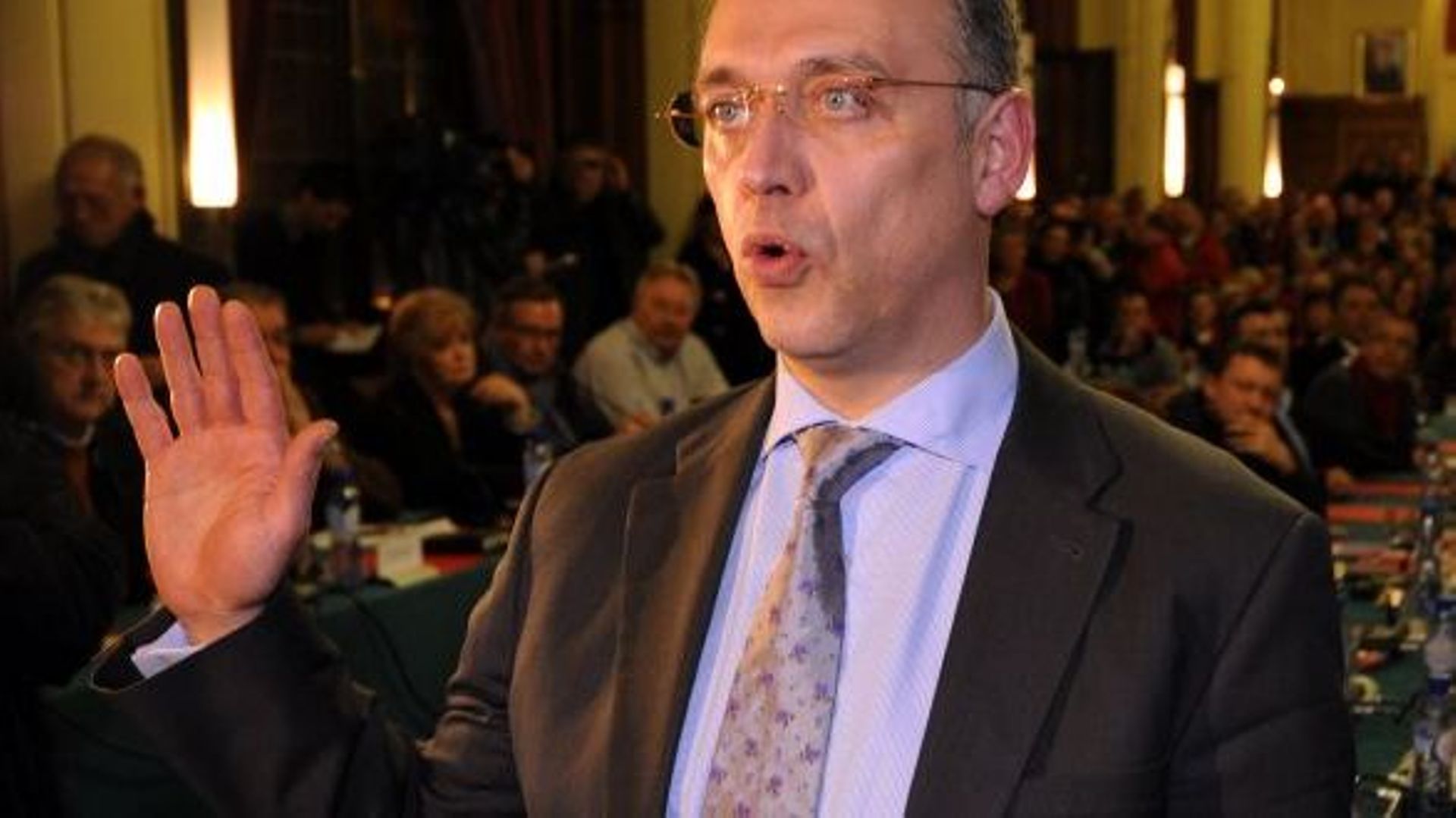 Charleroi: Eric Massin et le nouveau collège communal ont prêté serment