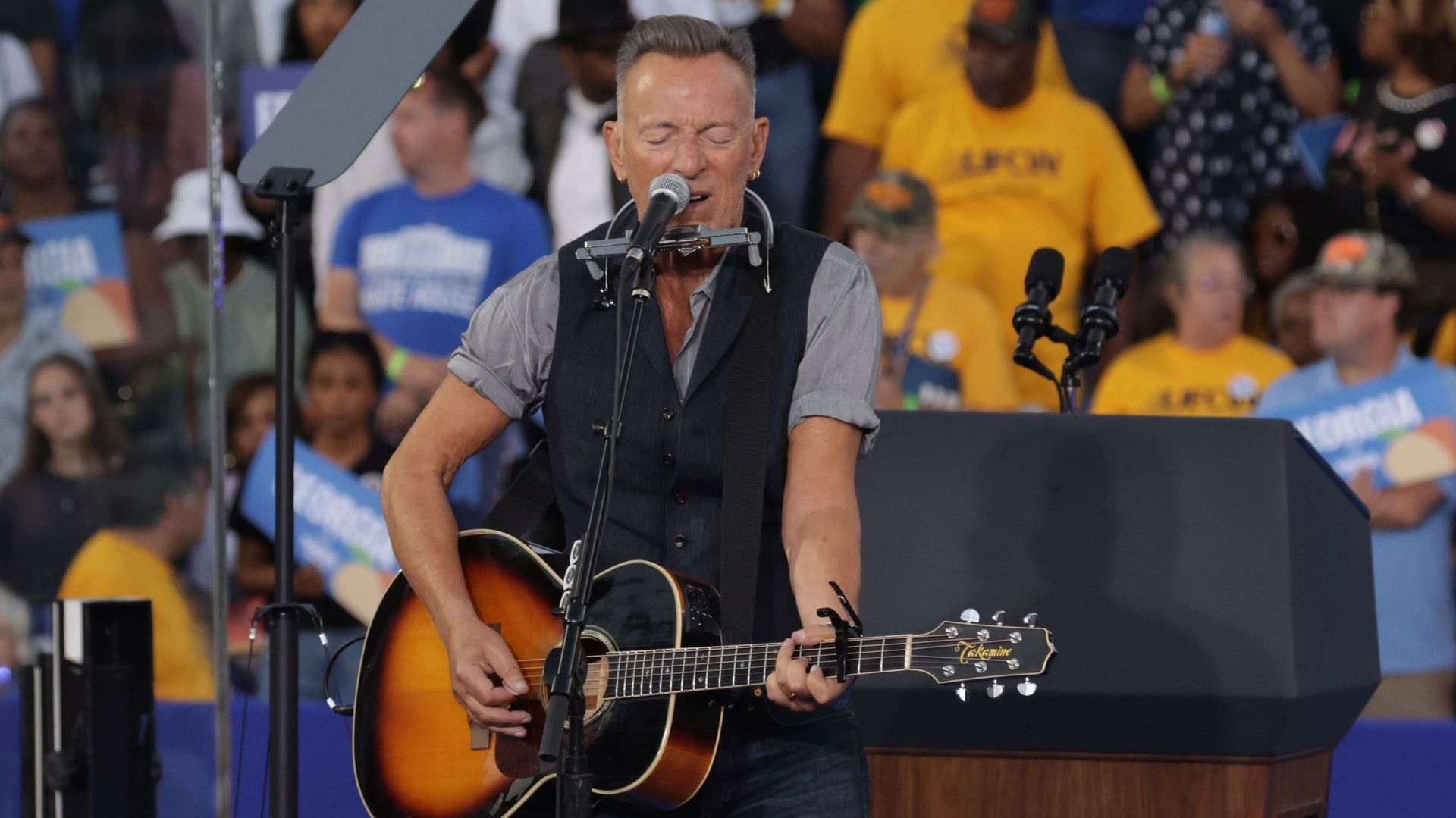 Bruce Springsteen joue ses plus grands titres pour Kamala Harris - RTBF ...