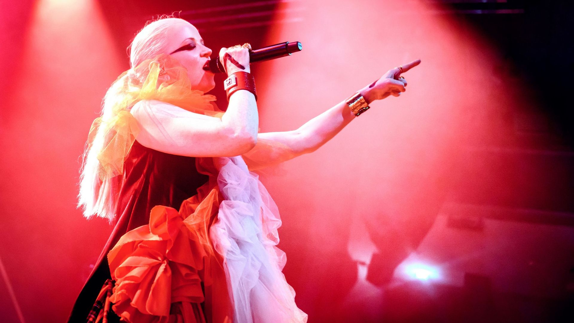 Shirley Manson fait le point sur sa blessure et les concerts annulés de ...