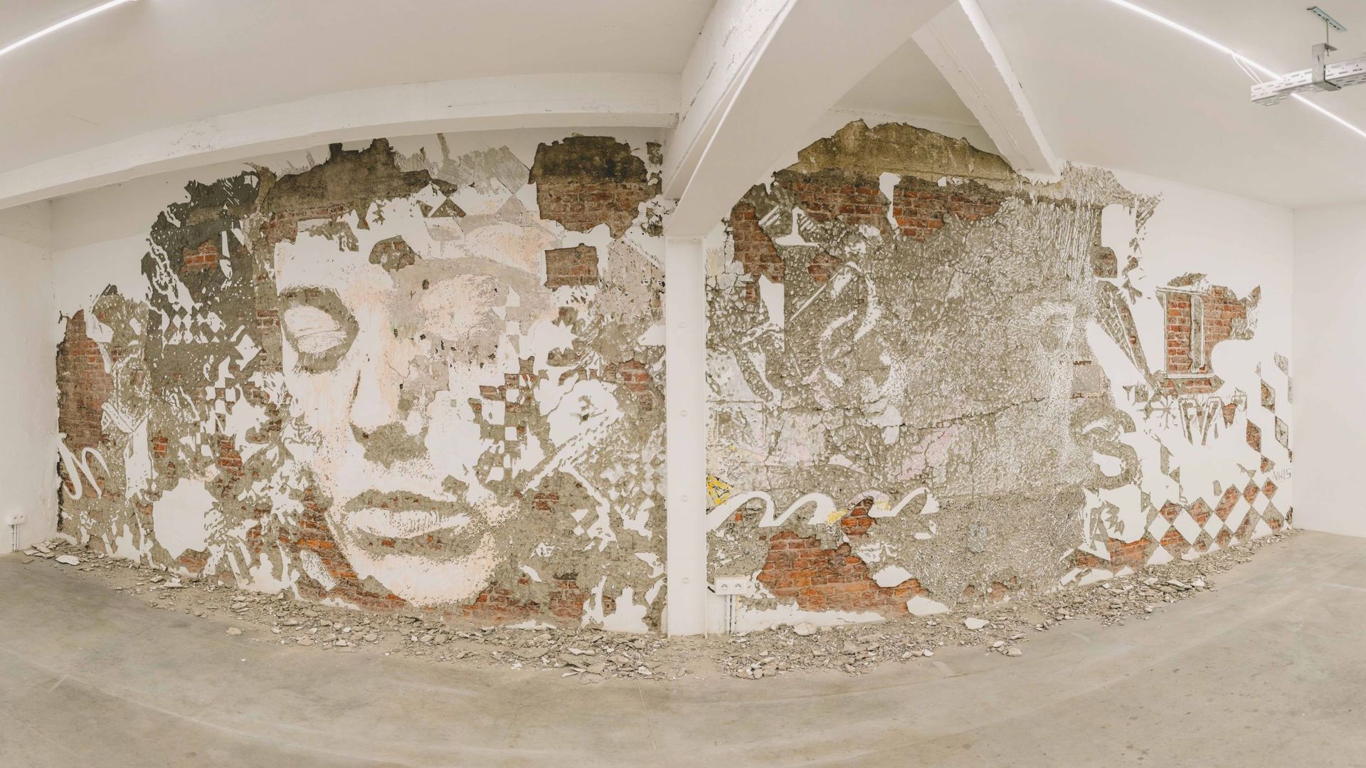 Quand VHILS arrive en ville, le MIMA lui offre ses murs - RTBF Actus