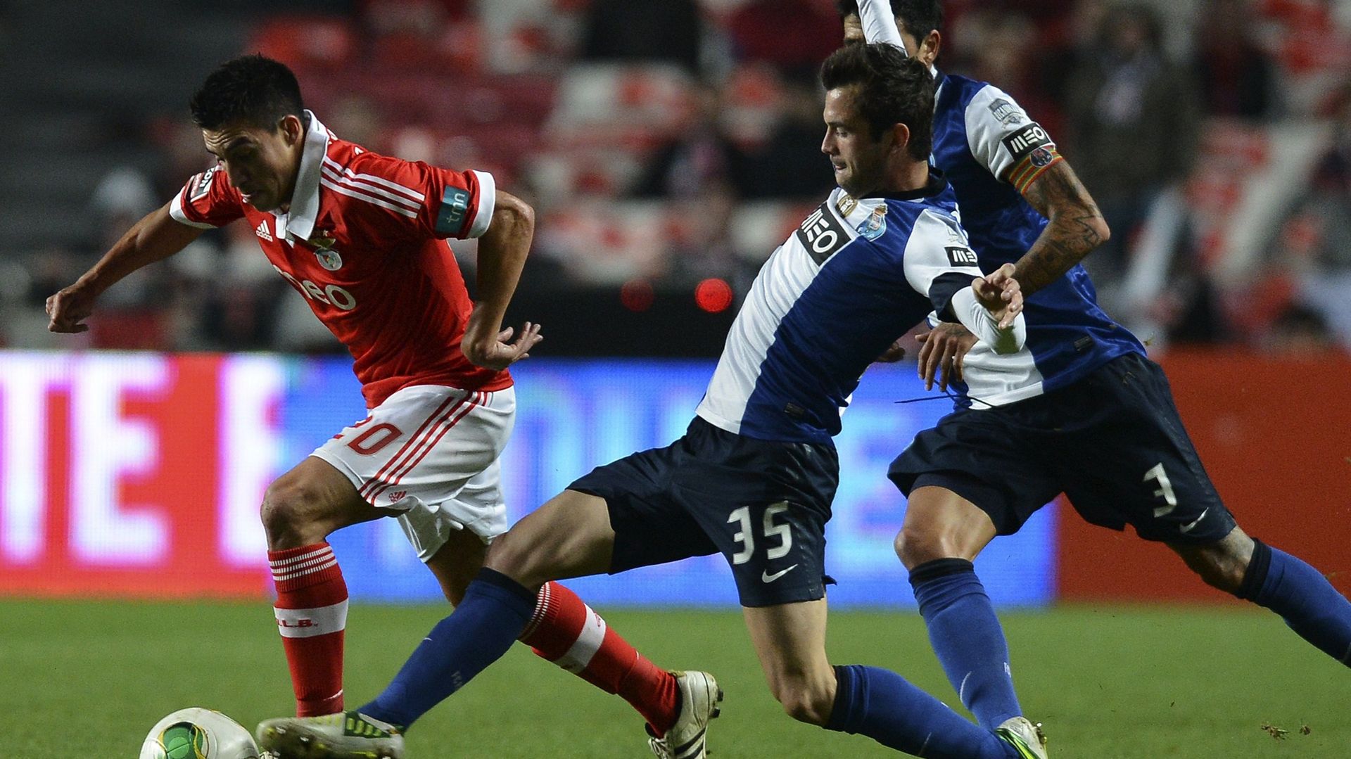 Defour et Porto accrochés à Benfica - RTBF Actus