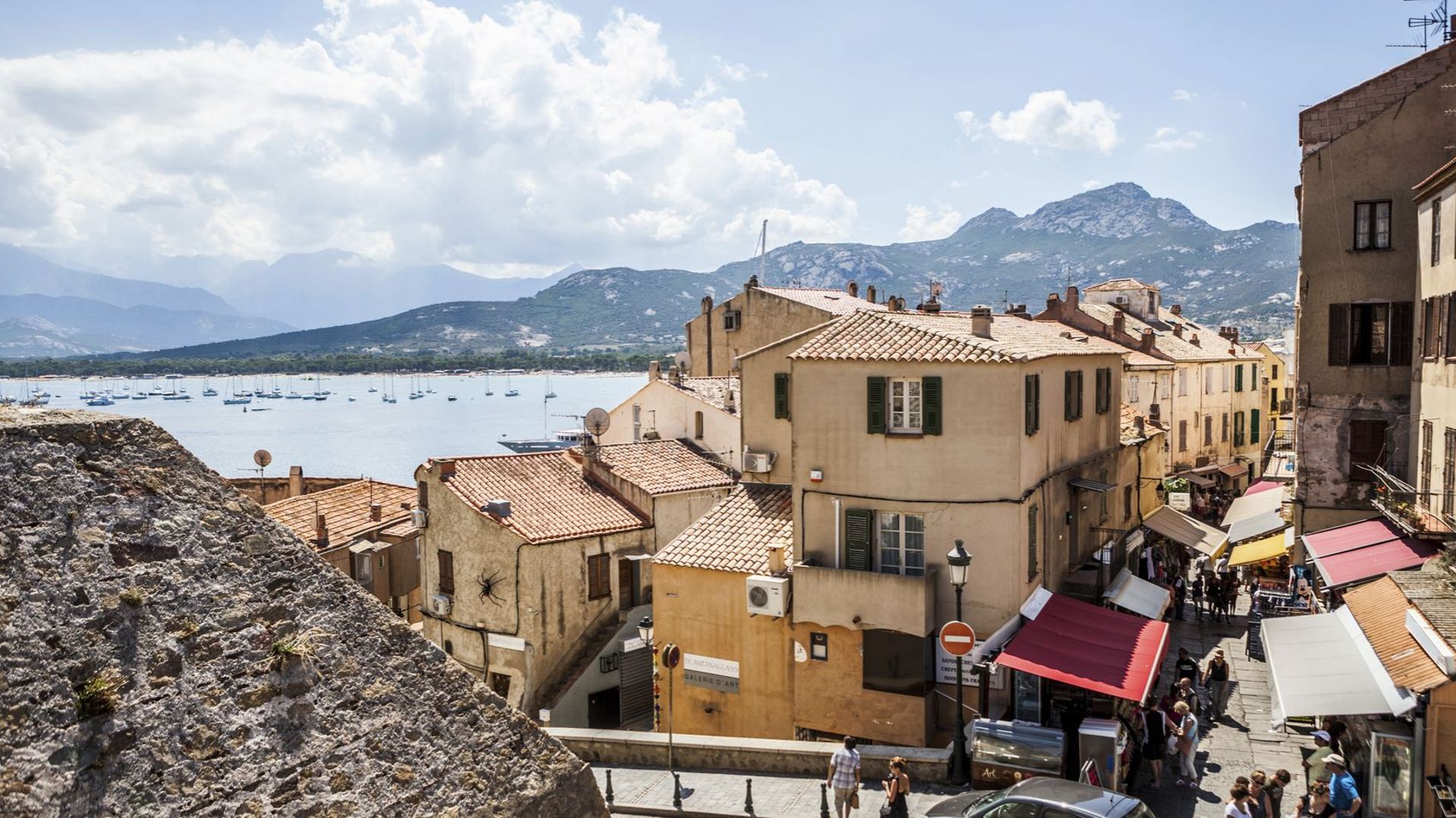 Ce qu'il faut impérativement visiter à Calvi - RTBF Actus