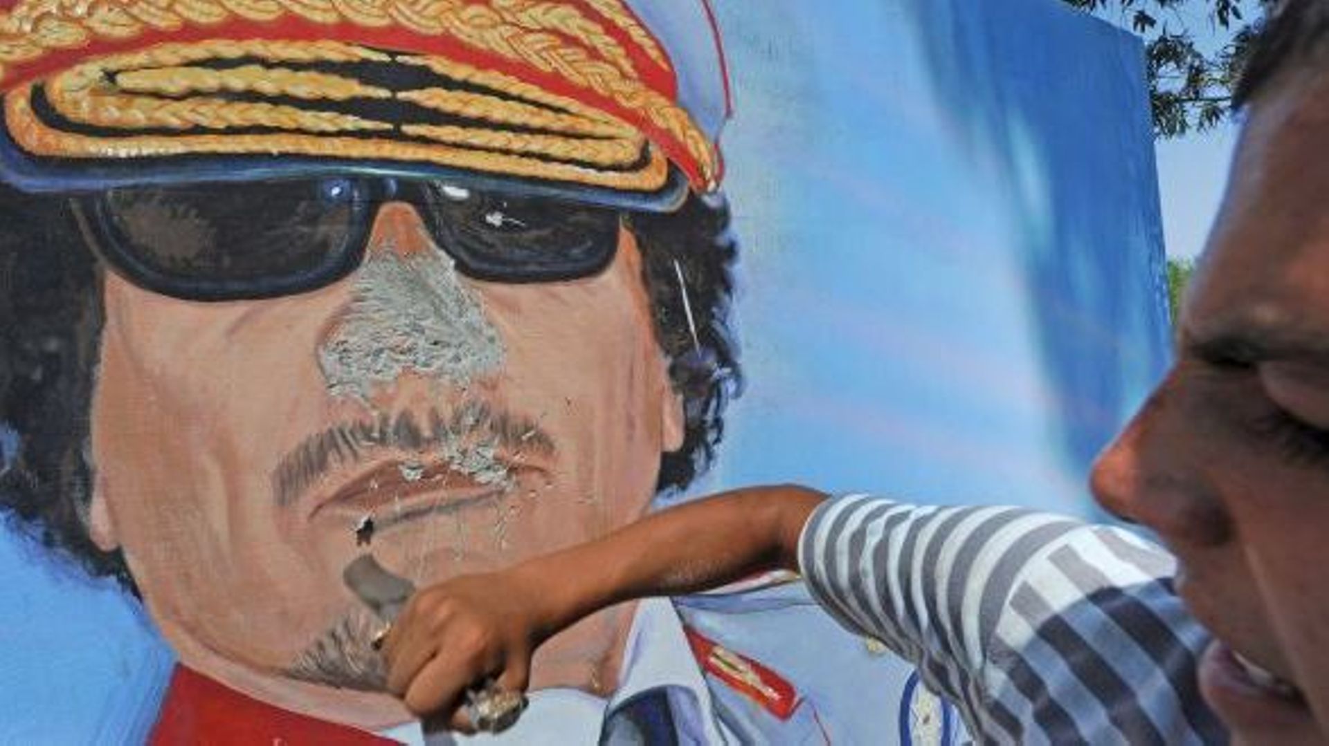 Libye: dispersion et disparition, l'entourage de M. Kadhafi rétrécit ...
