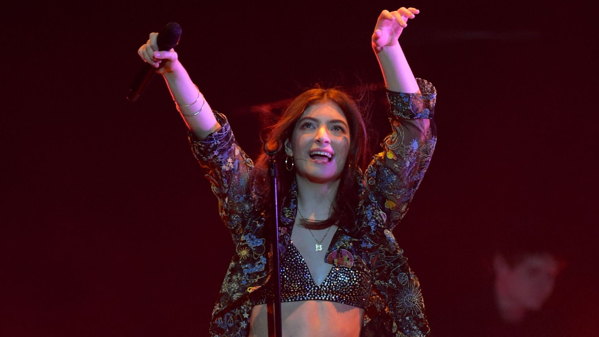 Lorde ne tient plus en place et rêve de retrouver scène, séances photos ...