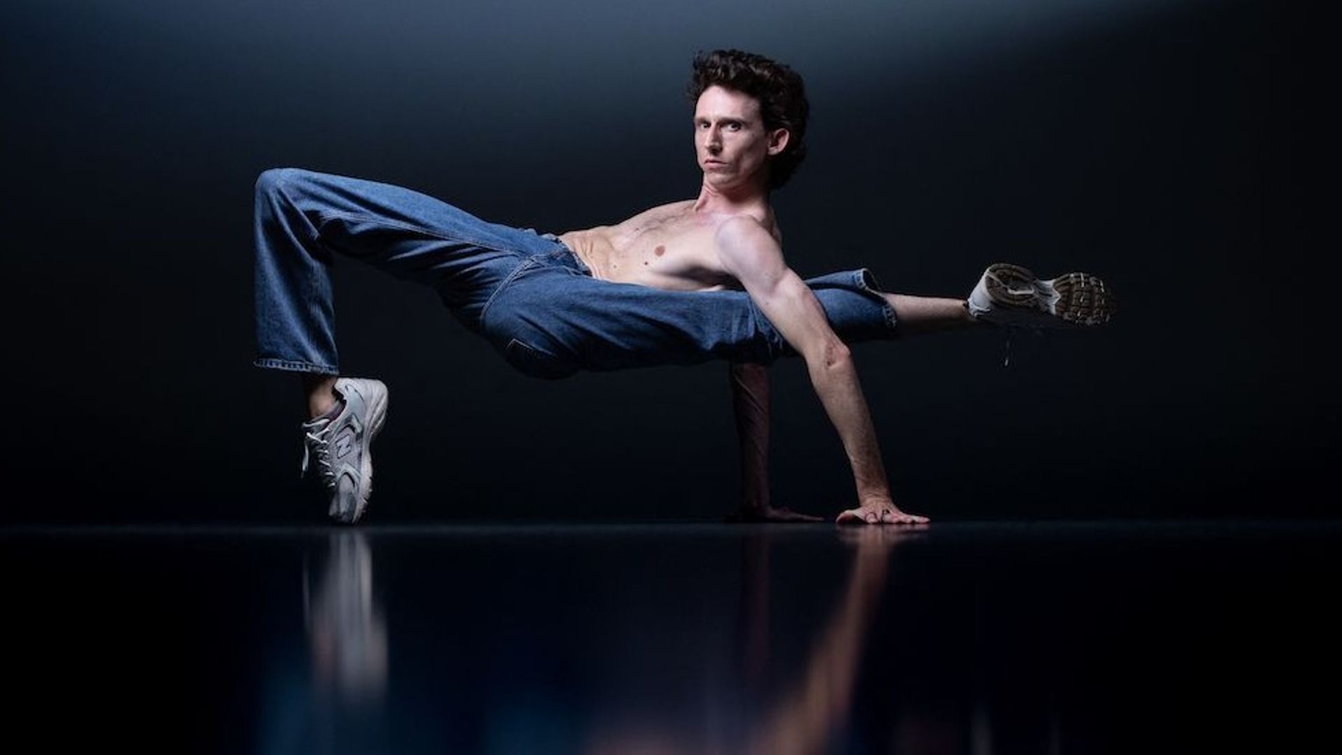 Qui est Arthur Cadre, le contorsionniste ultra-souple de la cérémonie ...