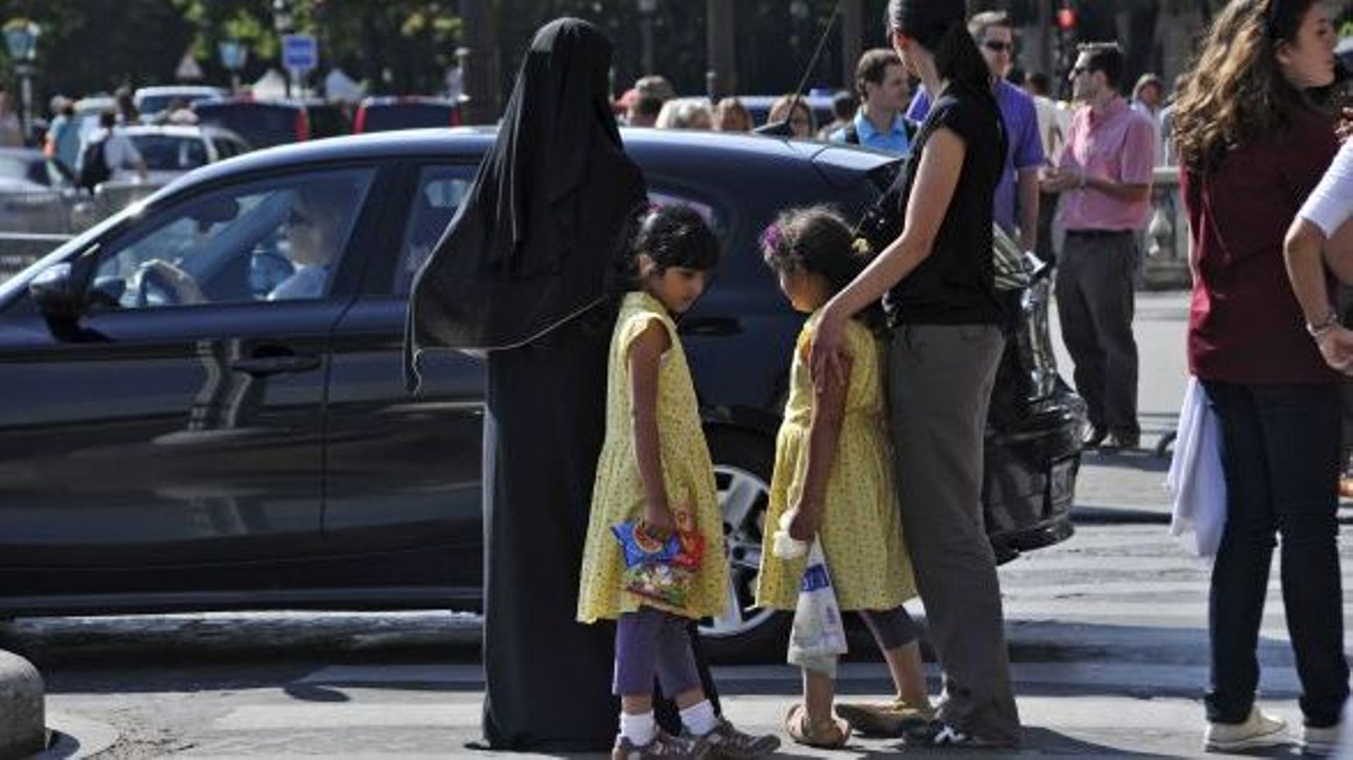 Burqa en France: déjà 27 ou 28 verbalisations - RTBF Actus