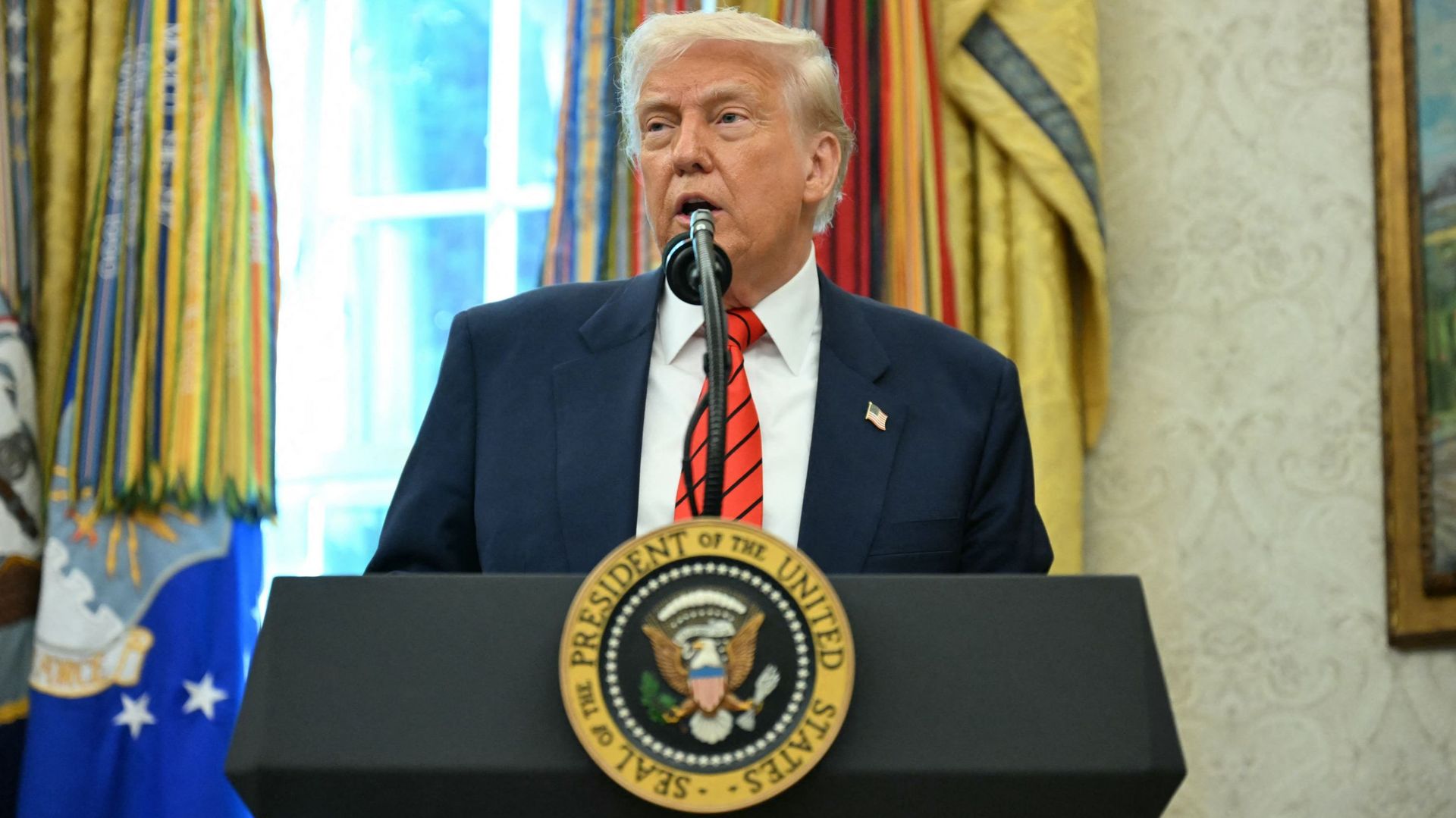 Débat : la photo de Donald Trump en pape vous a-t-elle choqué ? - RTBF ...