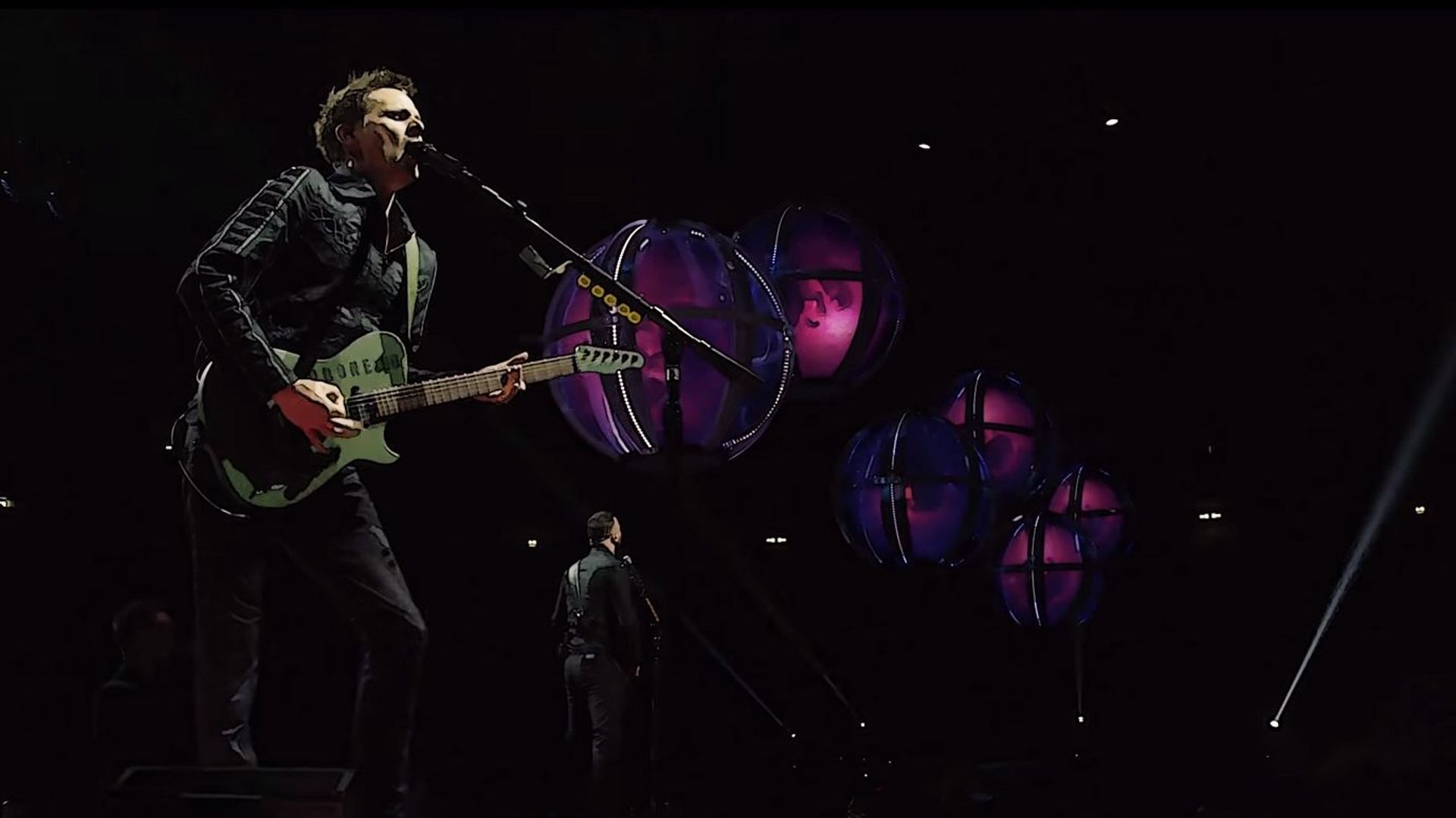 Vidéo: version live officielle de 'Dig Down', le nouveau Muse - RTBF Actus