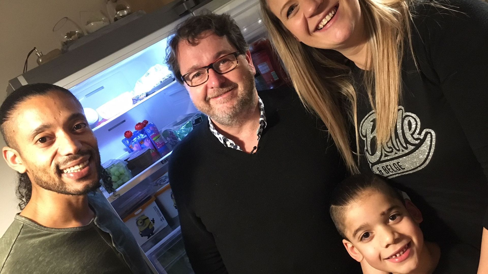 Carlo ouvre le frigo d'une famille belgo-mauritienne à La Louvière ...