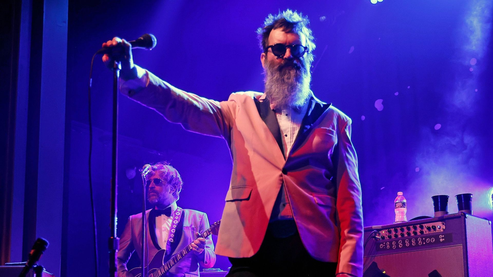 Le nouvel album du groupe Eels arrive et le single 'Time' est une douce ...