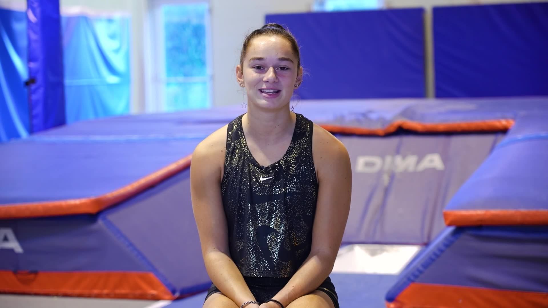 Portrait : Lola Lepère, un rêve au bout de la perche - RTBF Actus