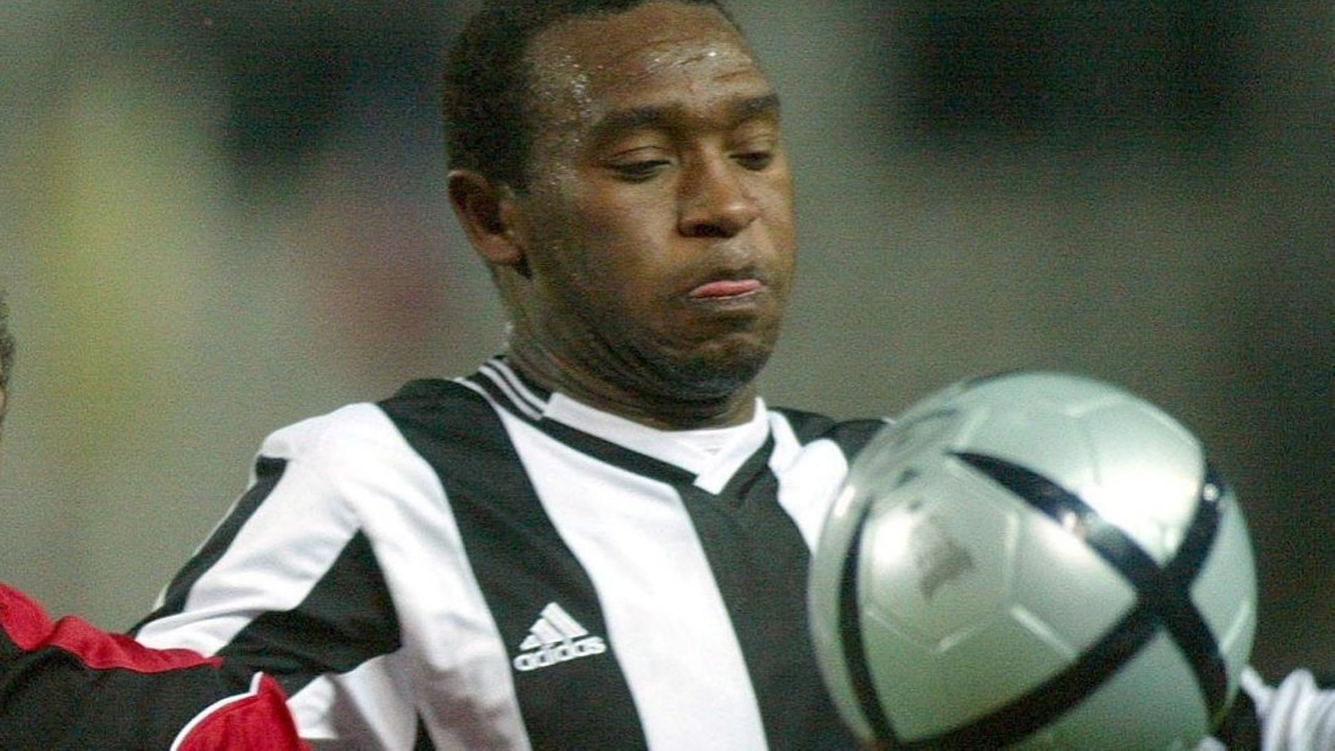 Shikabala finalement au Standard ? - RTBF Actus