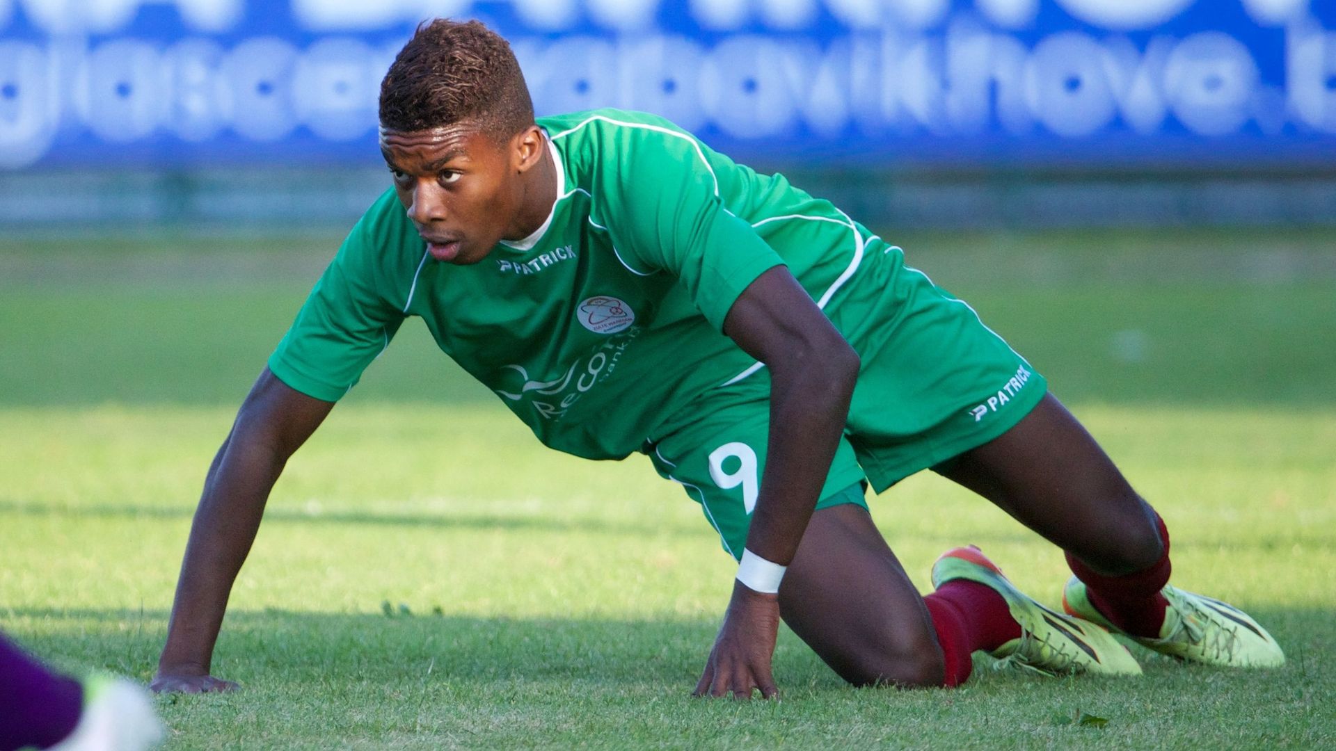 Jonathan Benteke signe un nouveau contrat à Oldham Athletic