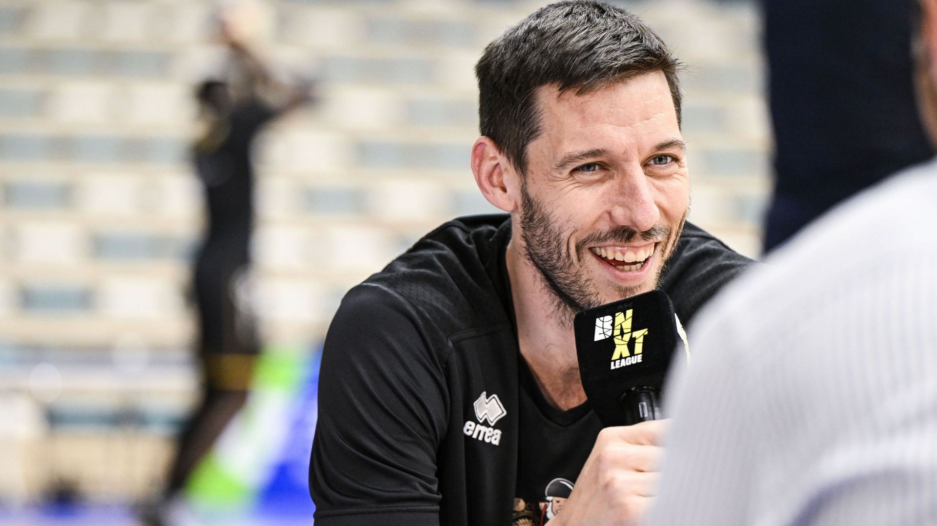 Valence retire le numéro 9 de sa légende belge Sam Van Rossom - RTBF Actus