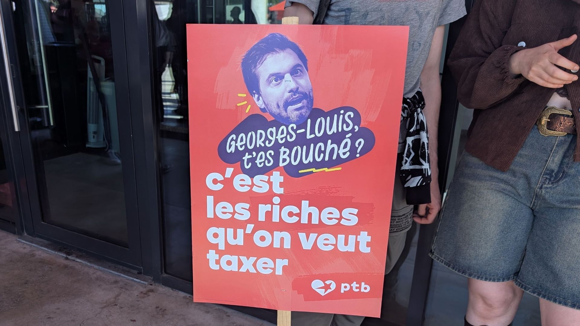 Charleroi : une dizaine de syndicalistes ont squatté et campé dans l ...