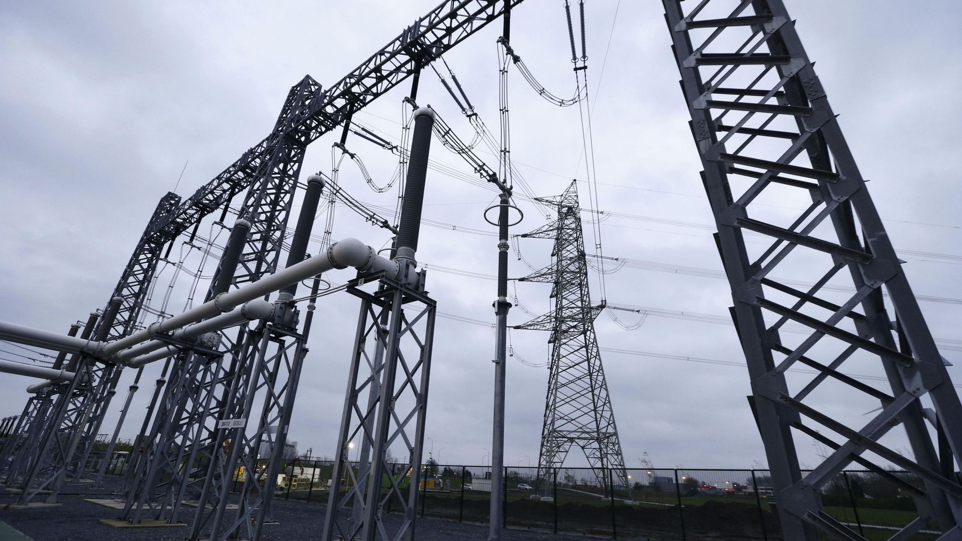 Elia construit une nouvelle ligne à haute tension au-dessus de l'Escaut ...