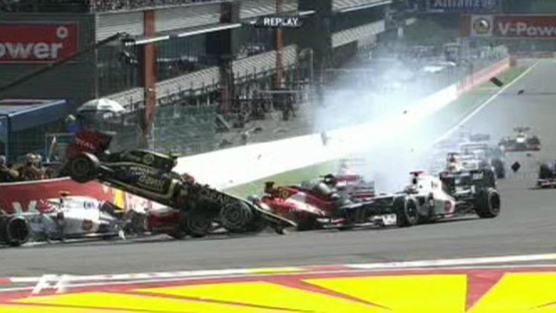 Enorme crash au départ à Spa