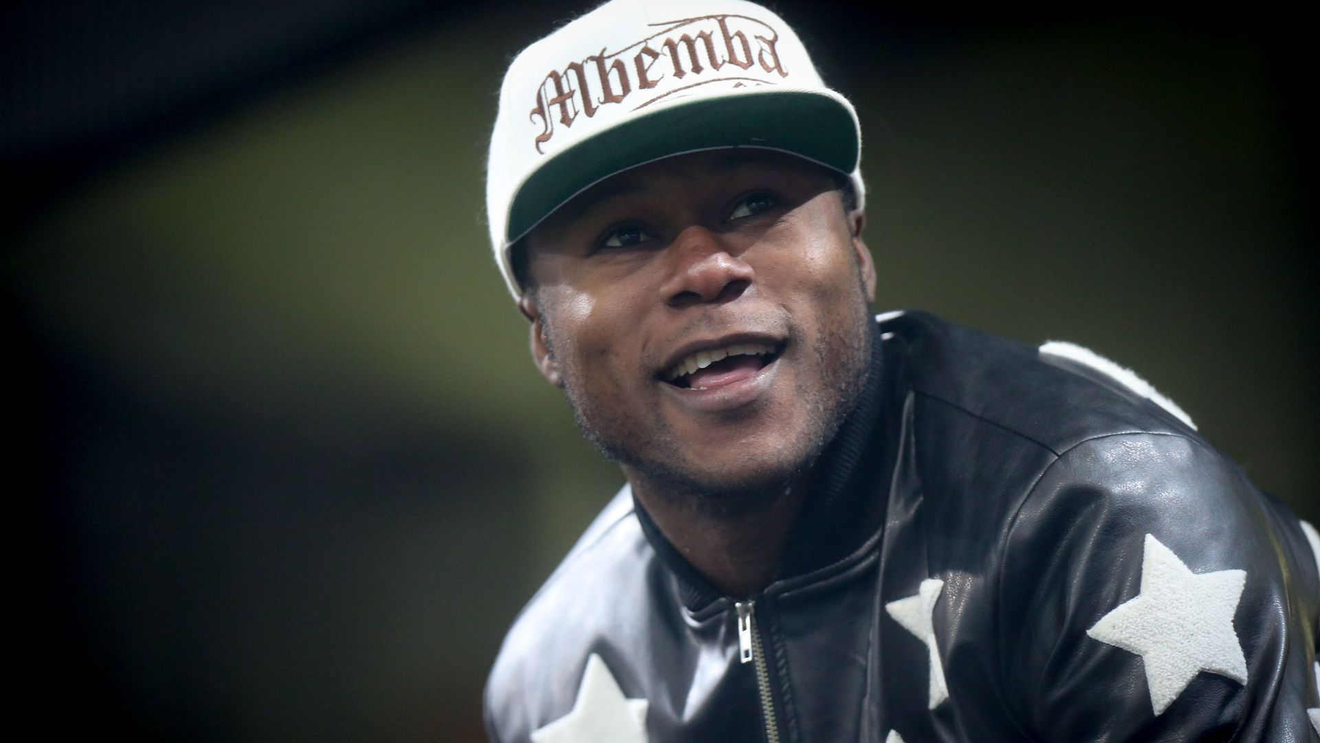 Mbemba attend son permis de travail pour rejoindre Newcastle - RTBF Actus