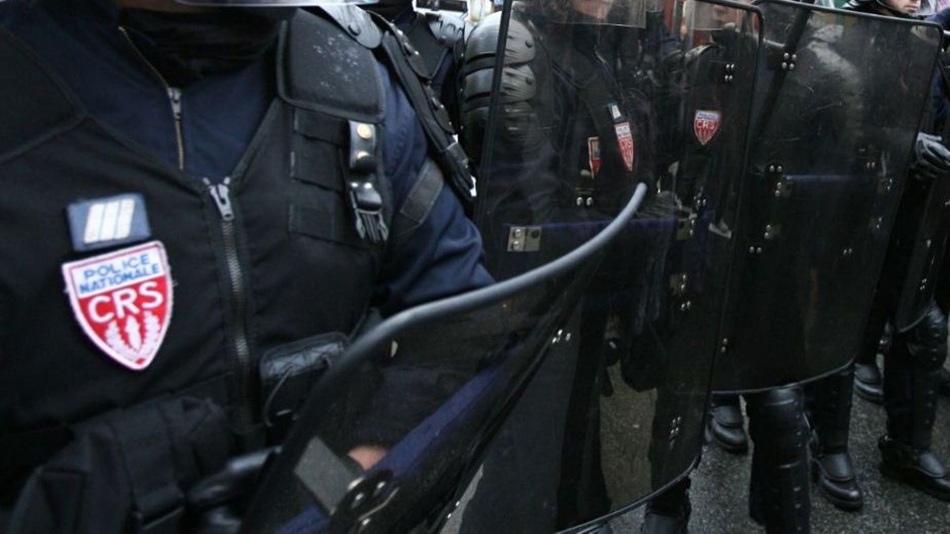 France: 16 CRS blessés dans des affrontements avec des jeunes