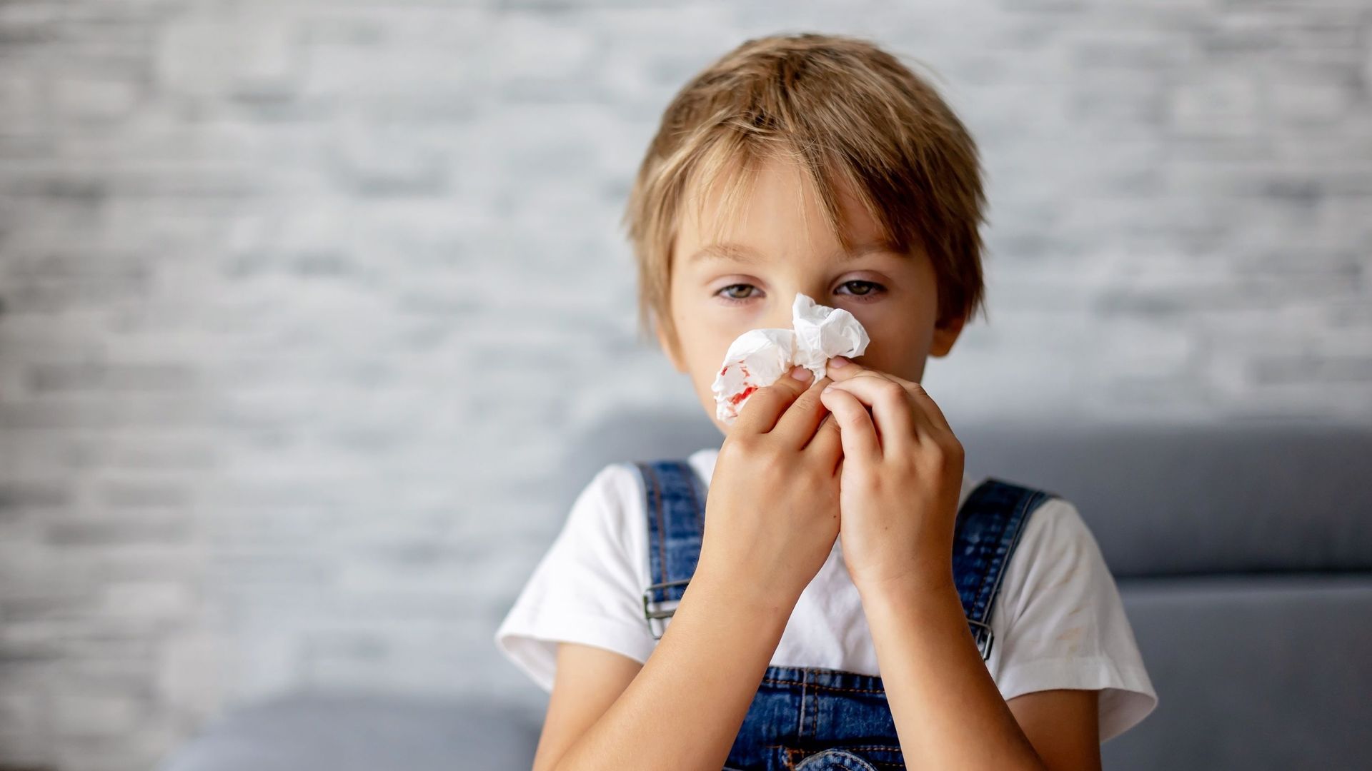 La minute insolite : un docteur retrouve cinq lentilles de contact ...