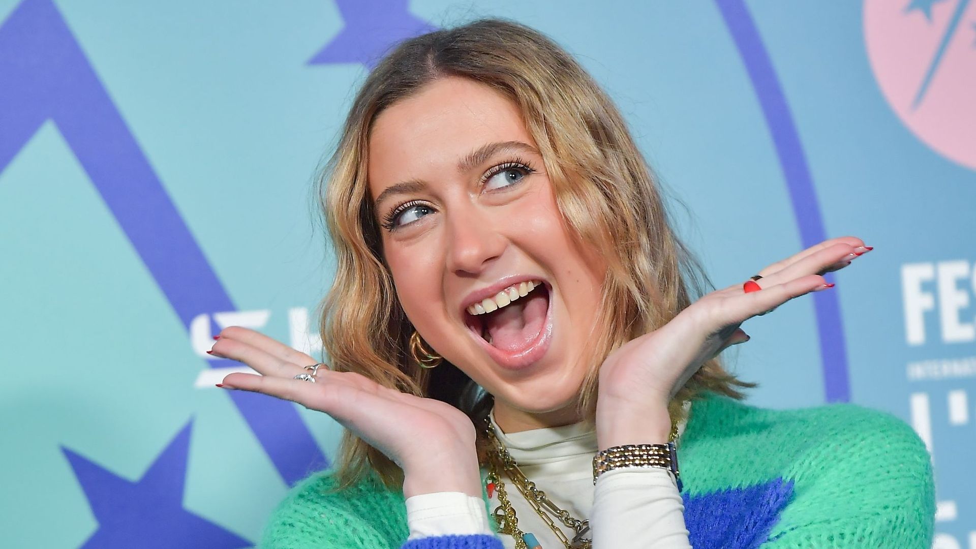 Découvrez le single 'Faut que tu m’aimes' de Styleto, la chanteuse qui ...