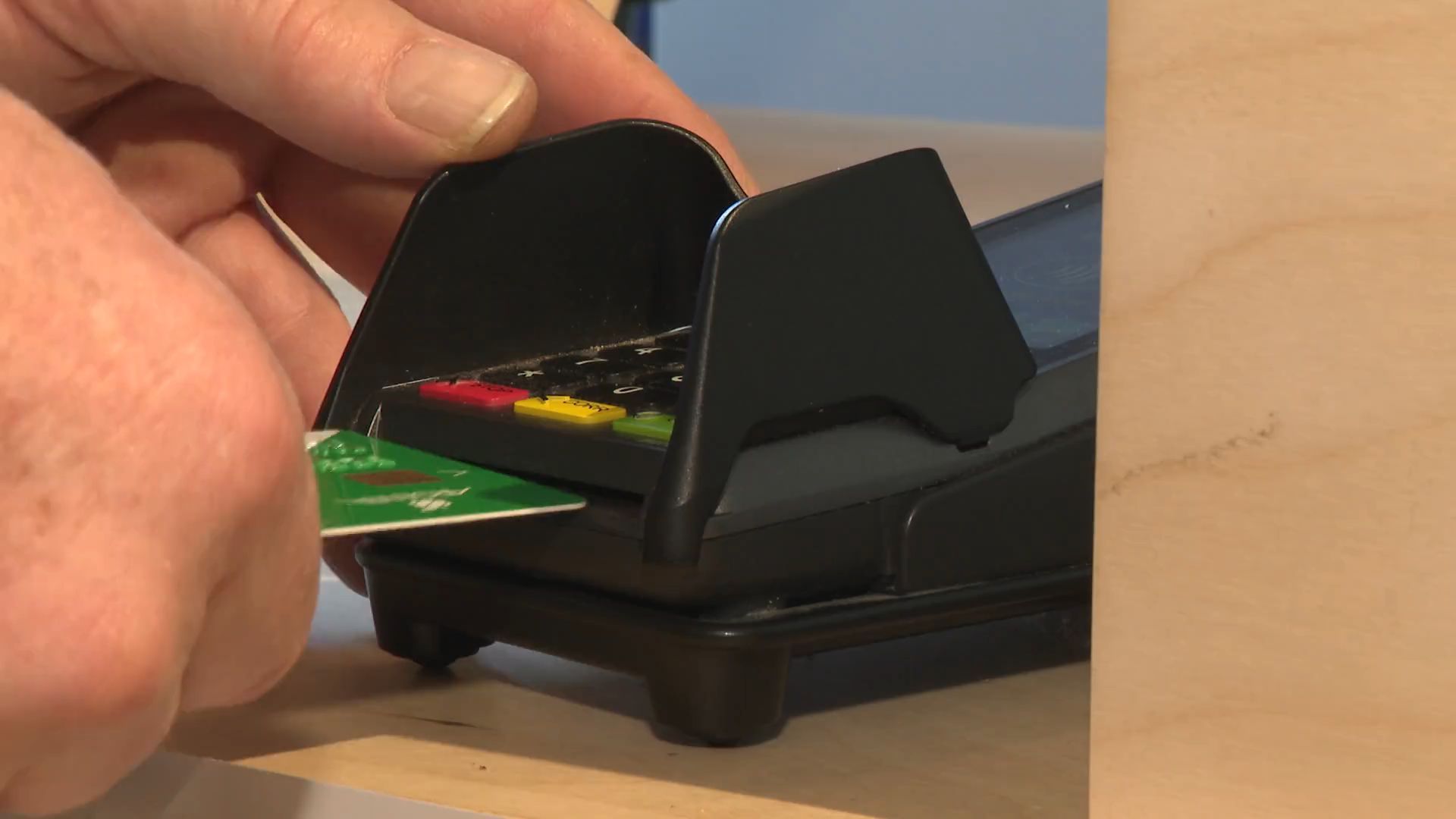 Les cartes Maestro deviennent Mastercard débit : comment s’y retrouver ...
