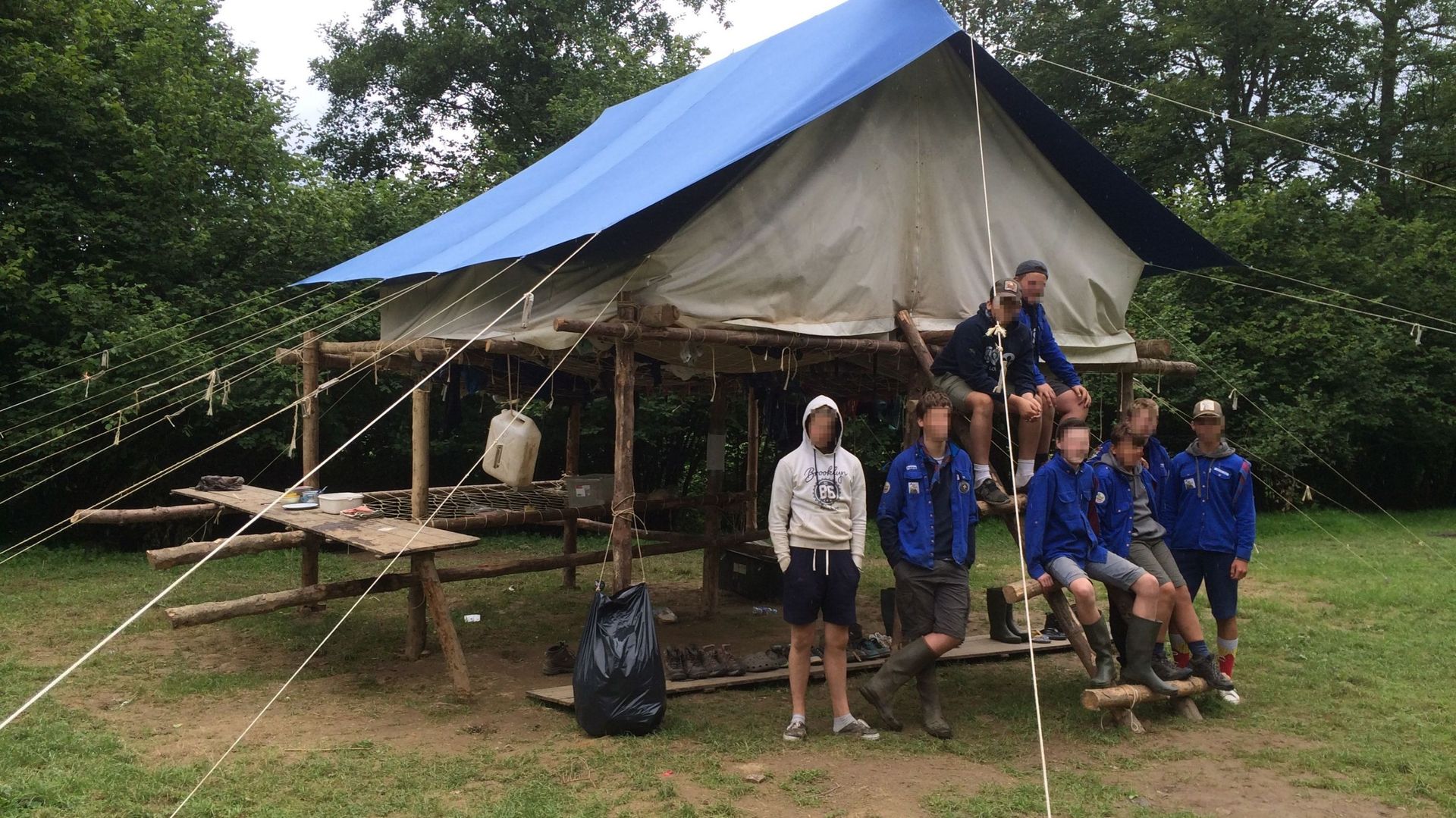 De nos jours, les scouts campent sur pilotis - RTBF Actus