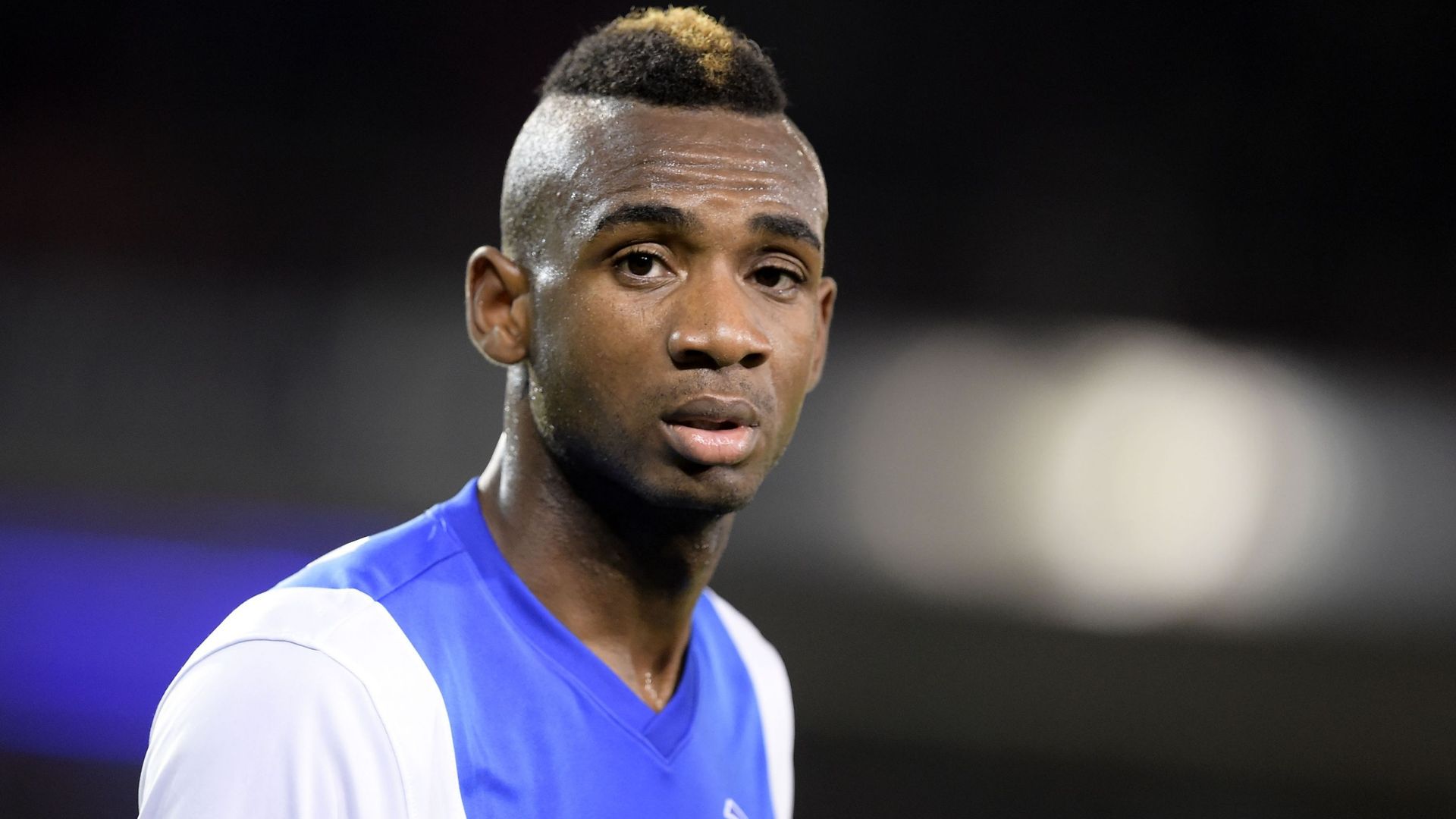 Photographié en discothèque avec des joueurs d'Anderlecht, Mboyo est ...