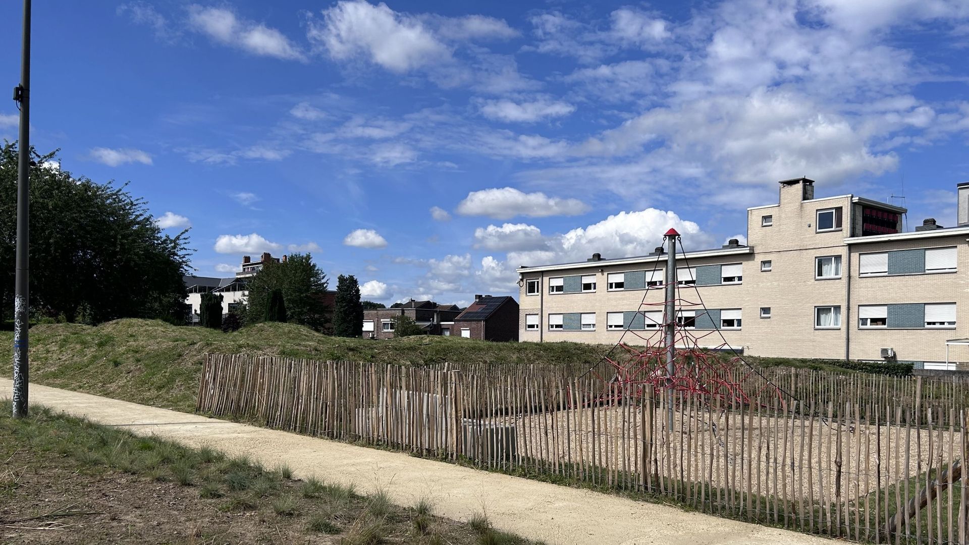 Nouveaux modules pour les enfants, terrain multisports : le nouveau parc de Seraing fait déjà ...