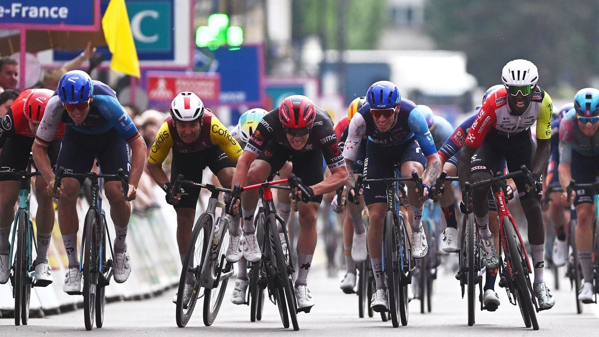 Tour de Romandie : Remco Evenepoel remporte le chrono final, Joao Almeida triomphe au général ...