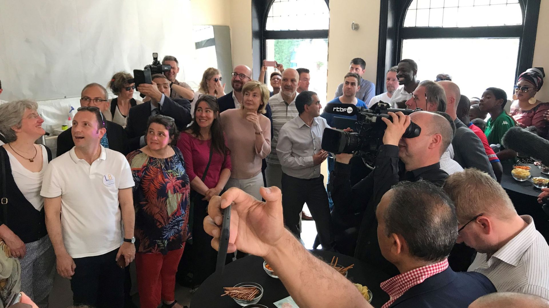 Molenbeek: l'ancien café des frères Abdeslam change de visage - RTBF Actus