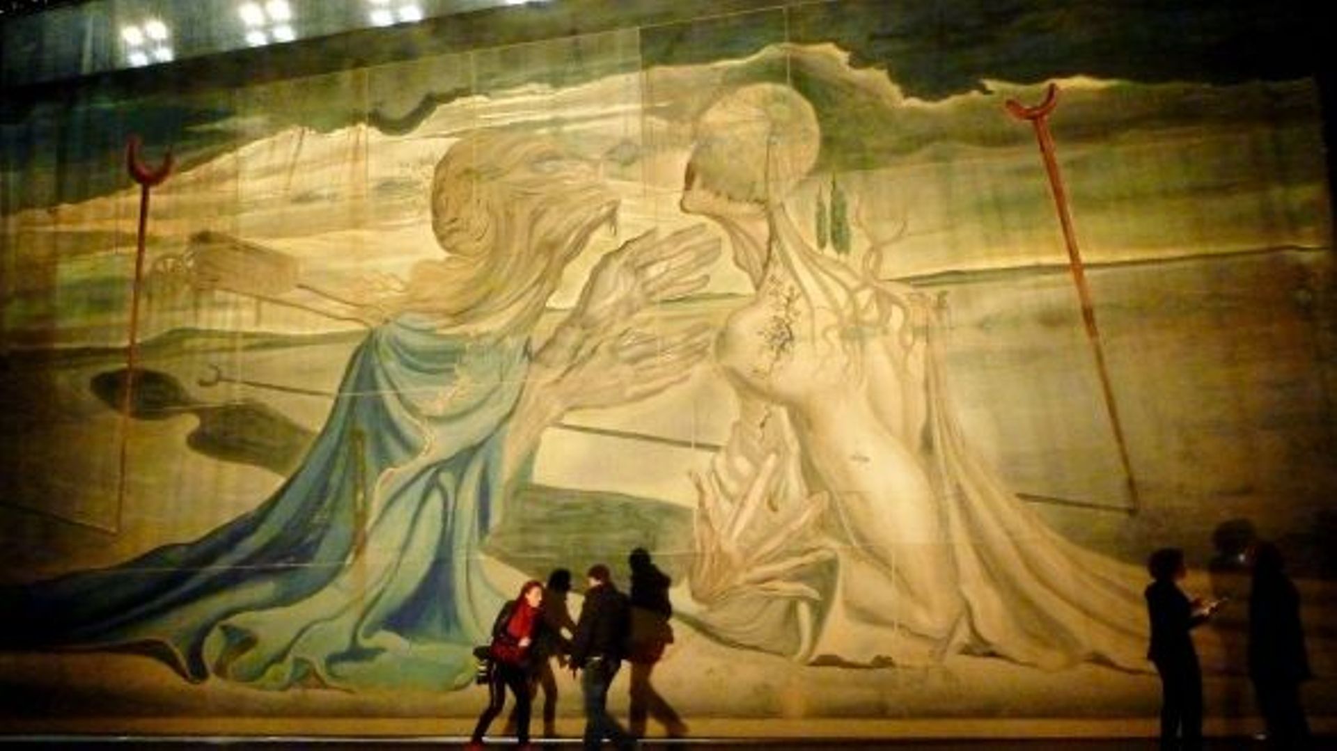 Une immense toile de Salvador Dali dévoilée à Montréal - RTBF Actus