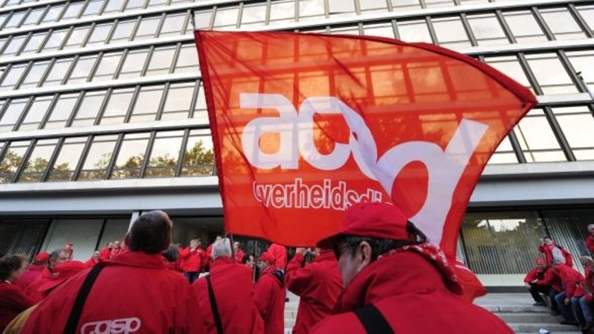 Manifestation de centaines de délégués de la CGSP à Namur - RTBF Actus
