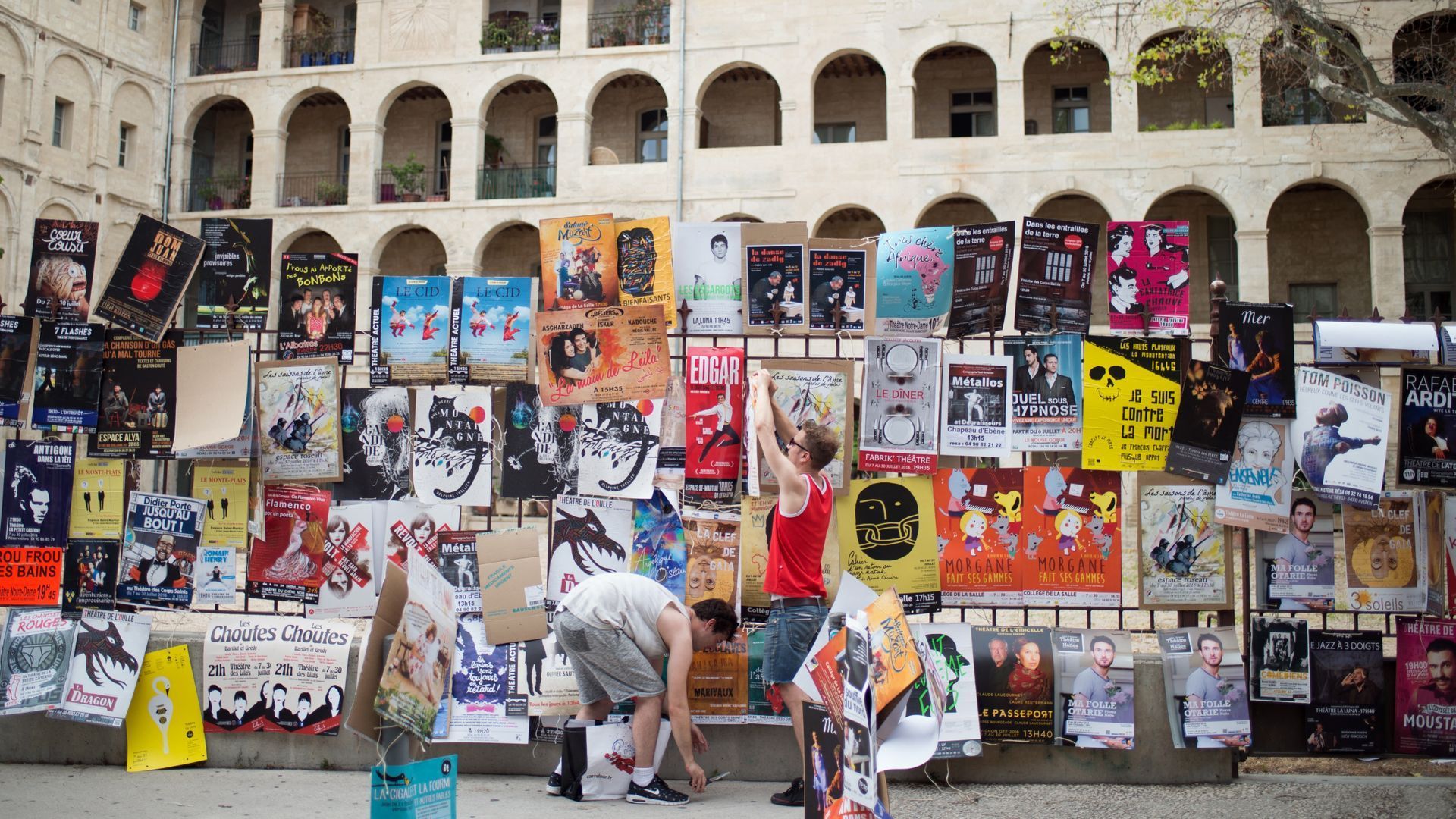 Ça ressemble à quoi le festival d'Avignon ? Immersion au cœur du plus ...