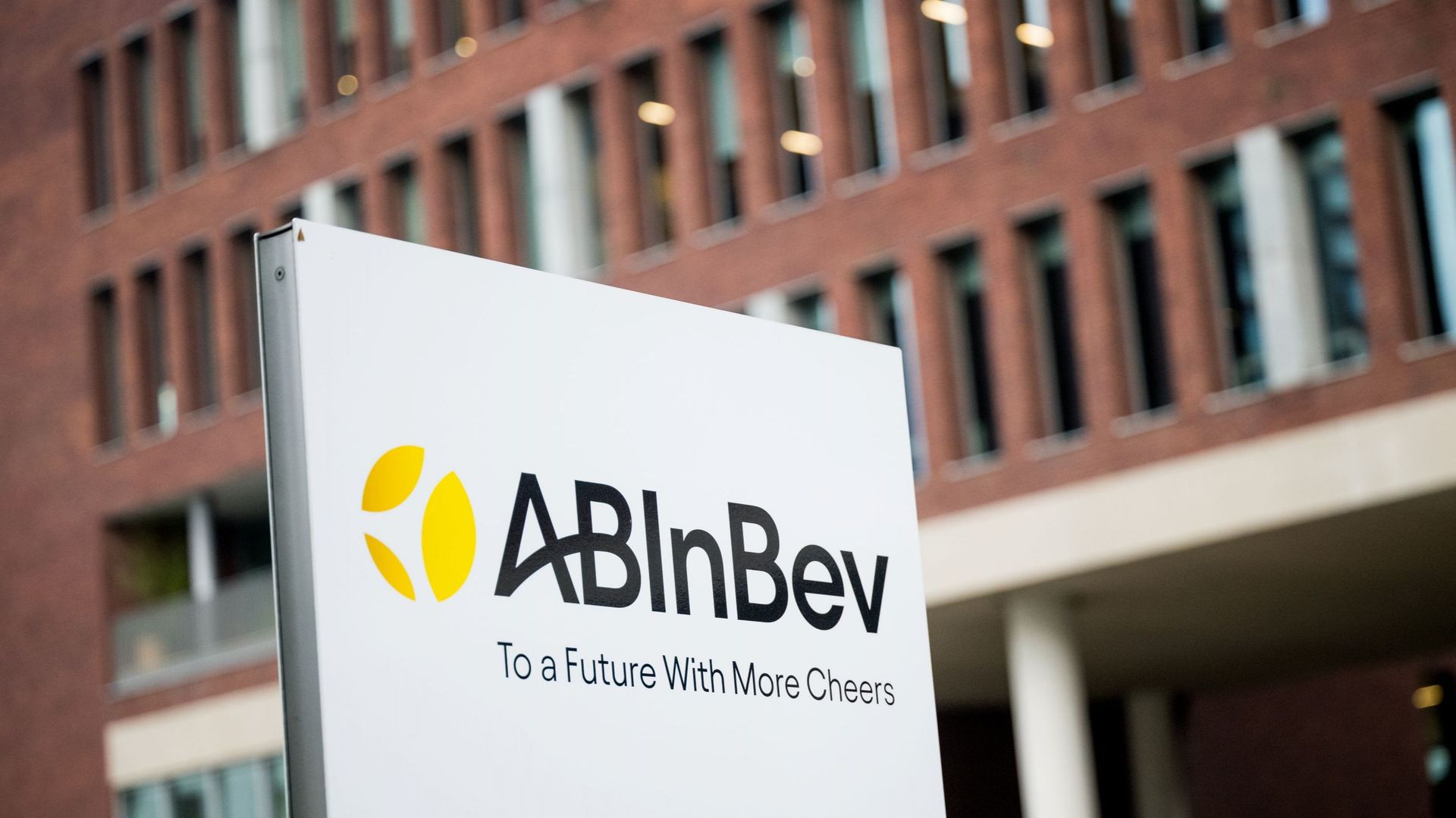 AB InBev 'regrette l'action' devant son siège et affirme 'l'importance ...