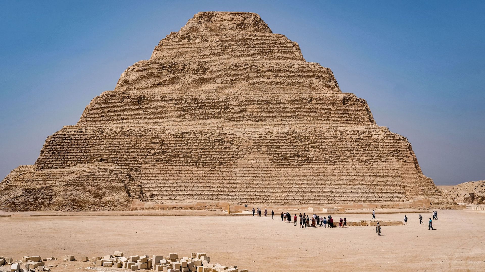 Sous le sable des Pyramides (Podcast) – Imhotep : qui était l'inventeur de la pyramide à degrés ...