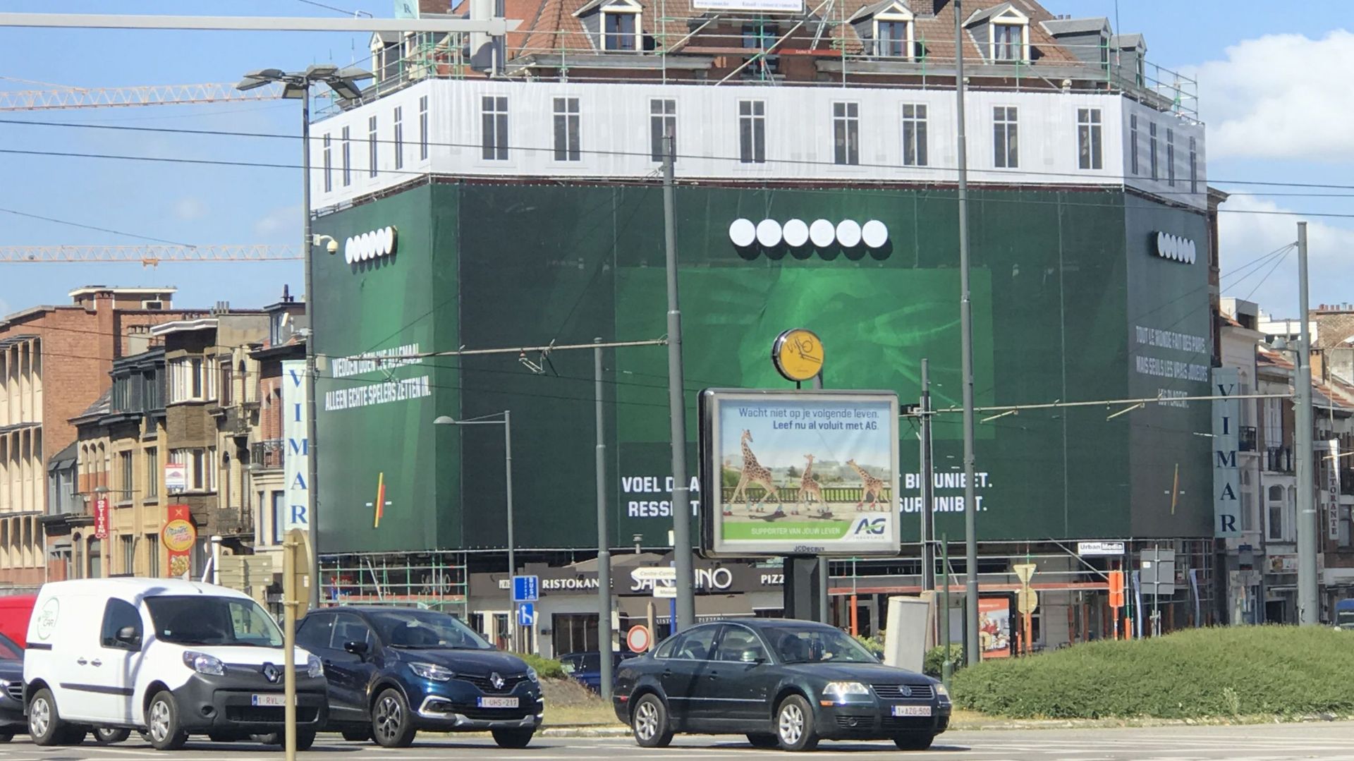 Place Meiser à Schaerbeek, une publicité géante, légale et taxée, sur ...