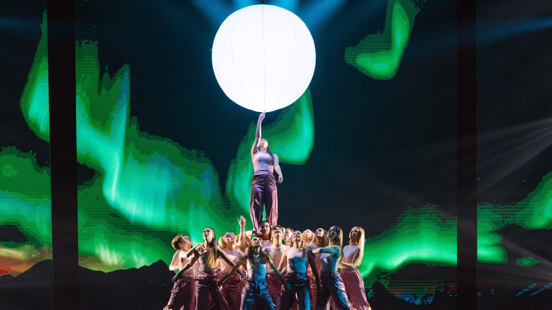 The Dancer : Laura, la prodige namuroise, impressionne malgré son ...