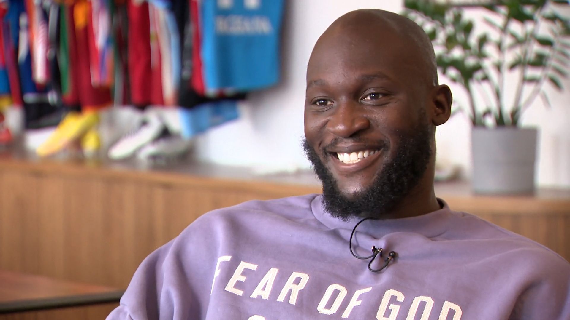 Doku trop seul, des cadres discrets et une charnière bancale : les ...