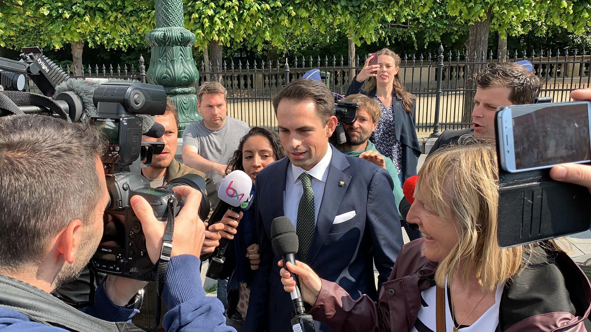 Tom Van Grieken (VB): 'C'est normal d'être invité quand on a gagné les ...