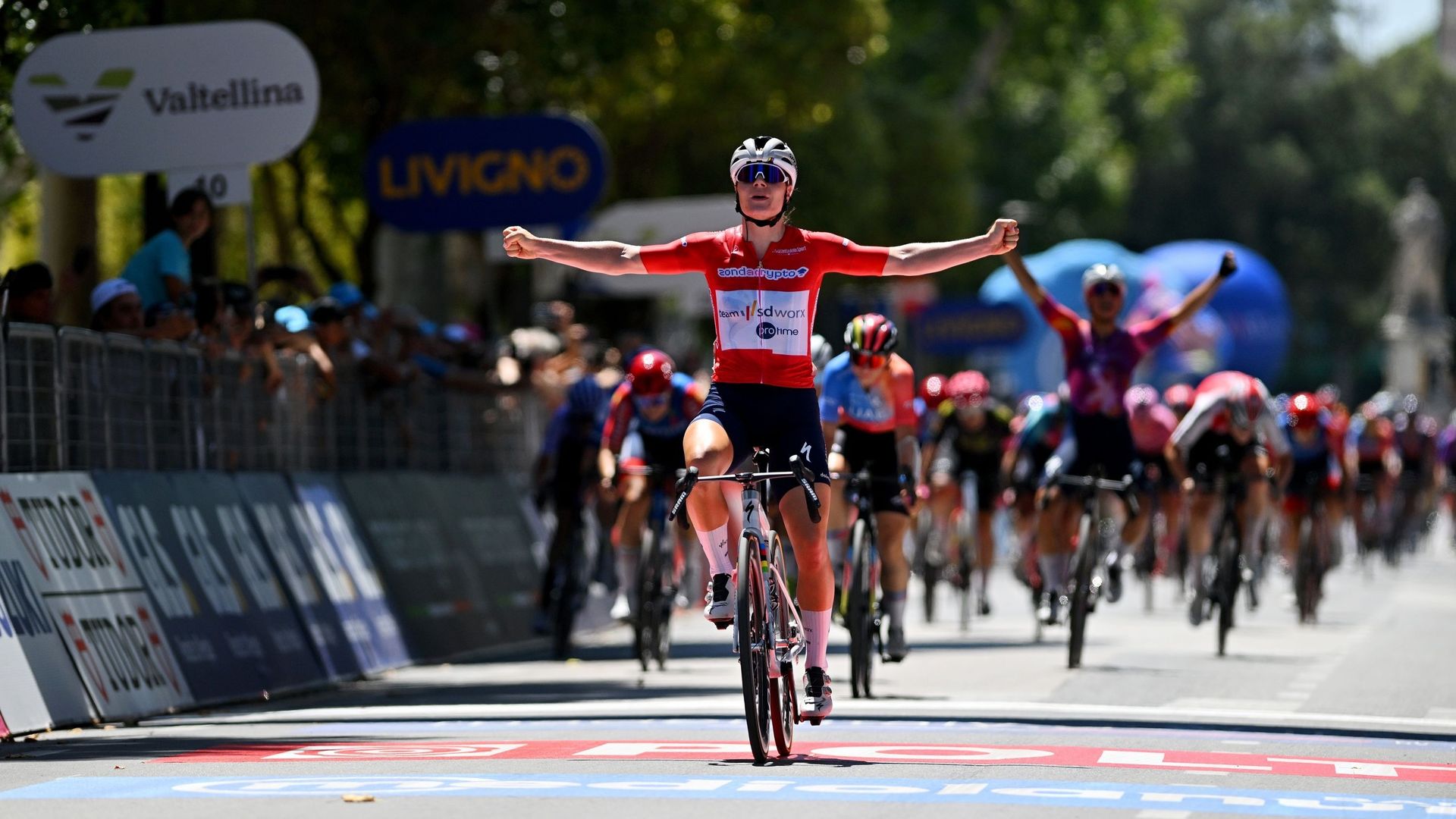 Strade Bianche : Demi Vollering s’impose en force devant Anna van der ...