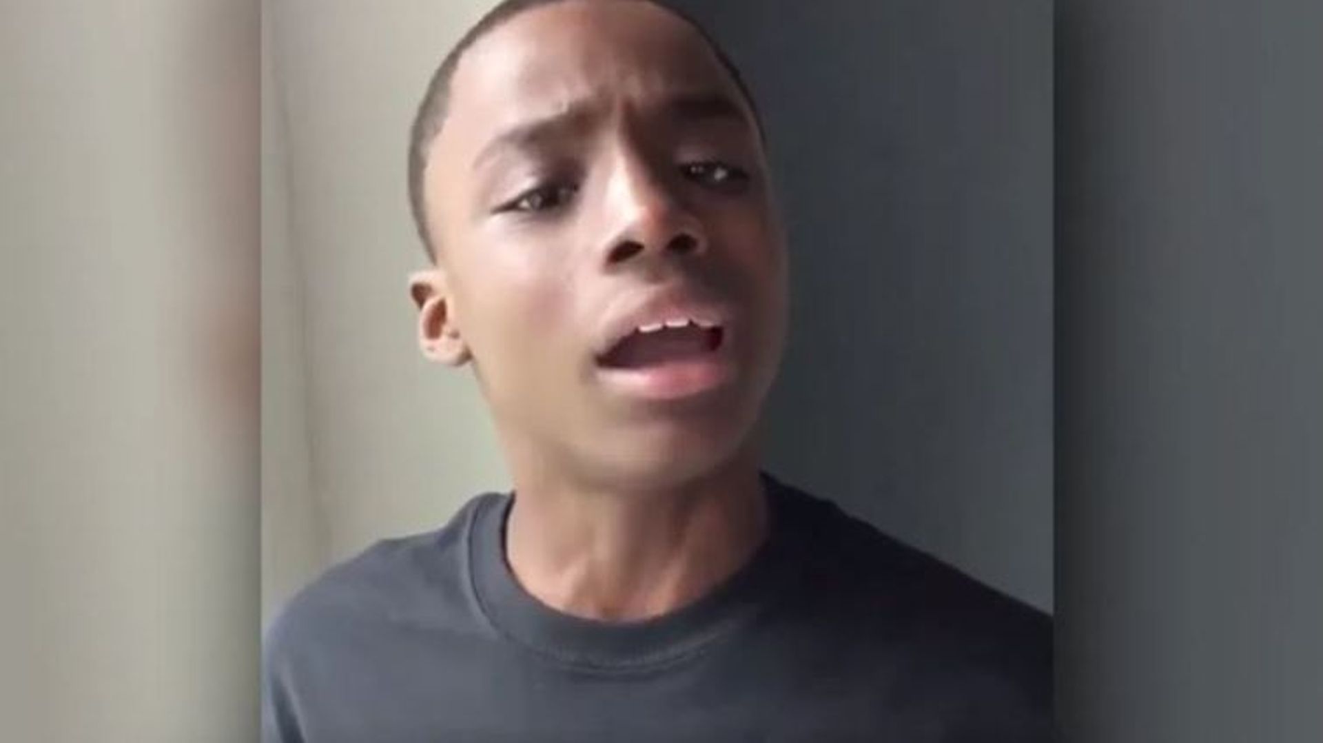 Mort de George Floyd : un jeune chanteur bouleverse le monde - RTBF Actus