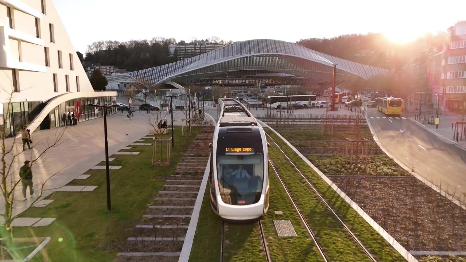 C’est officiel : la mise en service du tram de Liège reportée au 15 ...