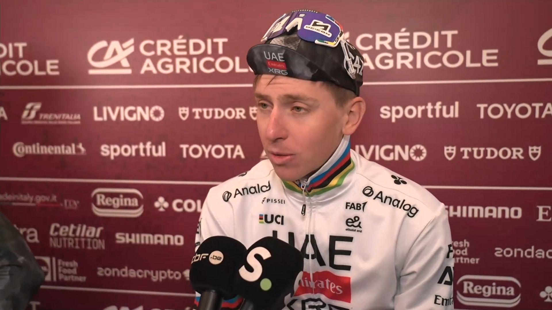 Une chute et un record : Pogacar remporte les Strade Bianche devant un Pidcock fair-play et ...