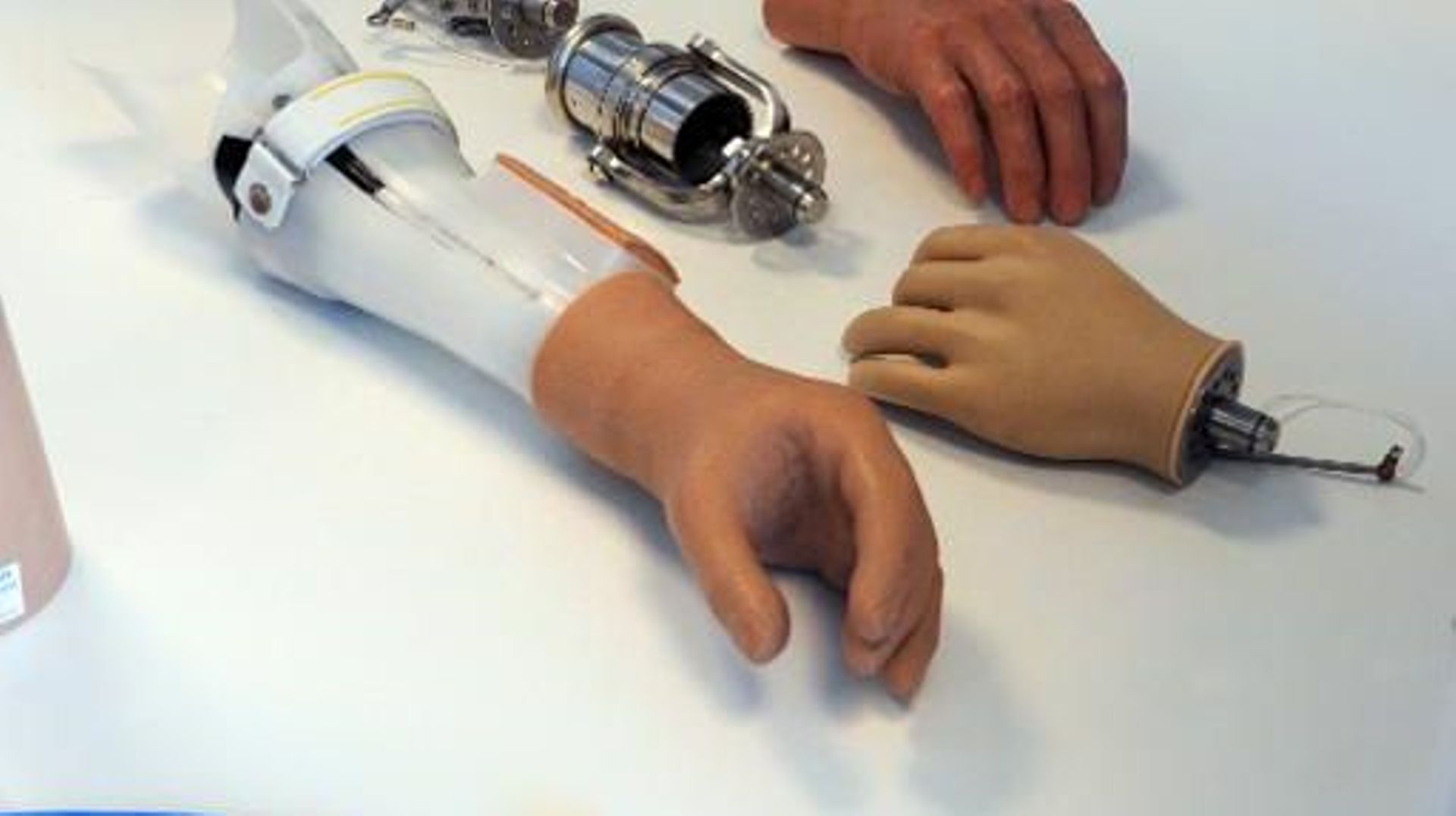 Un amputé du bras retrouve le sens du toucher grâce à une prothèse ...