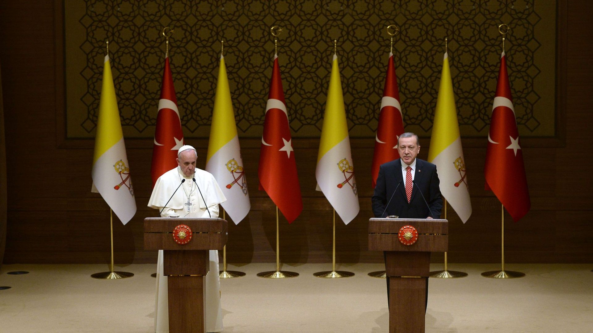 Le président turc Erdogan dévoile son fastueux palais lors de la visite ...