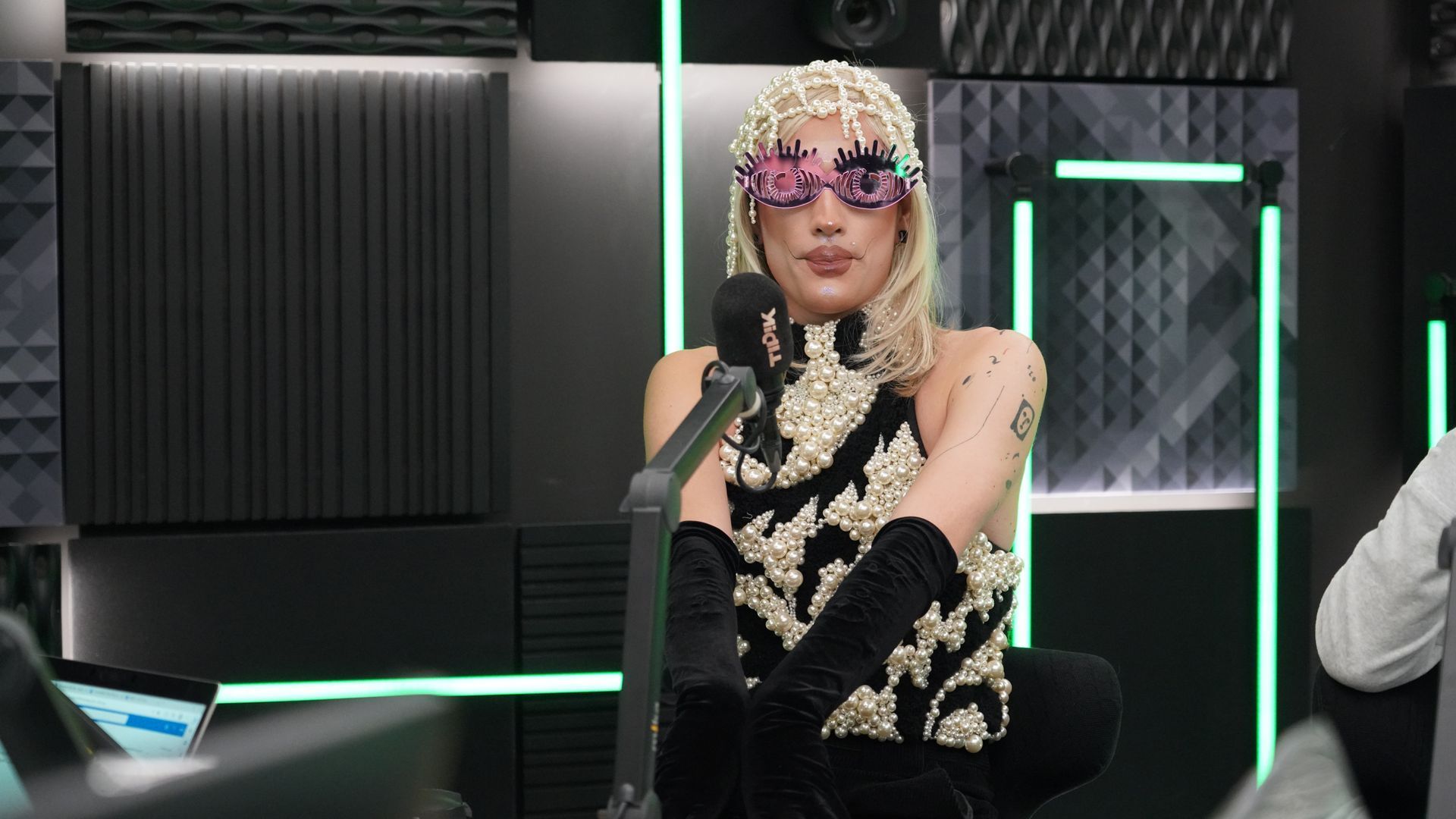 Drag Couenne était dans le Réveil de Tipik - RTBF Actus