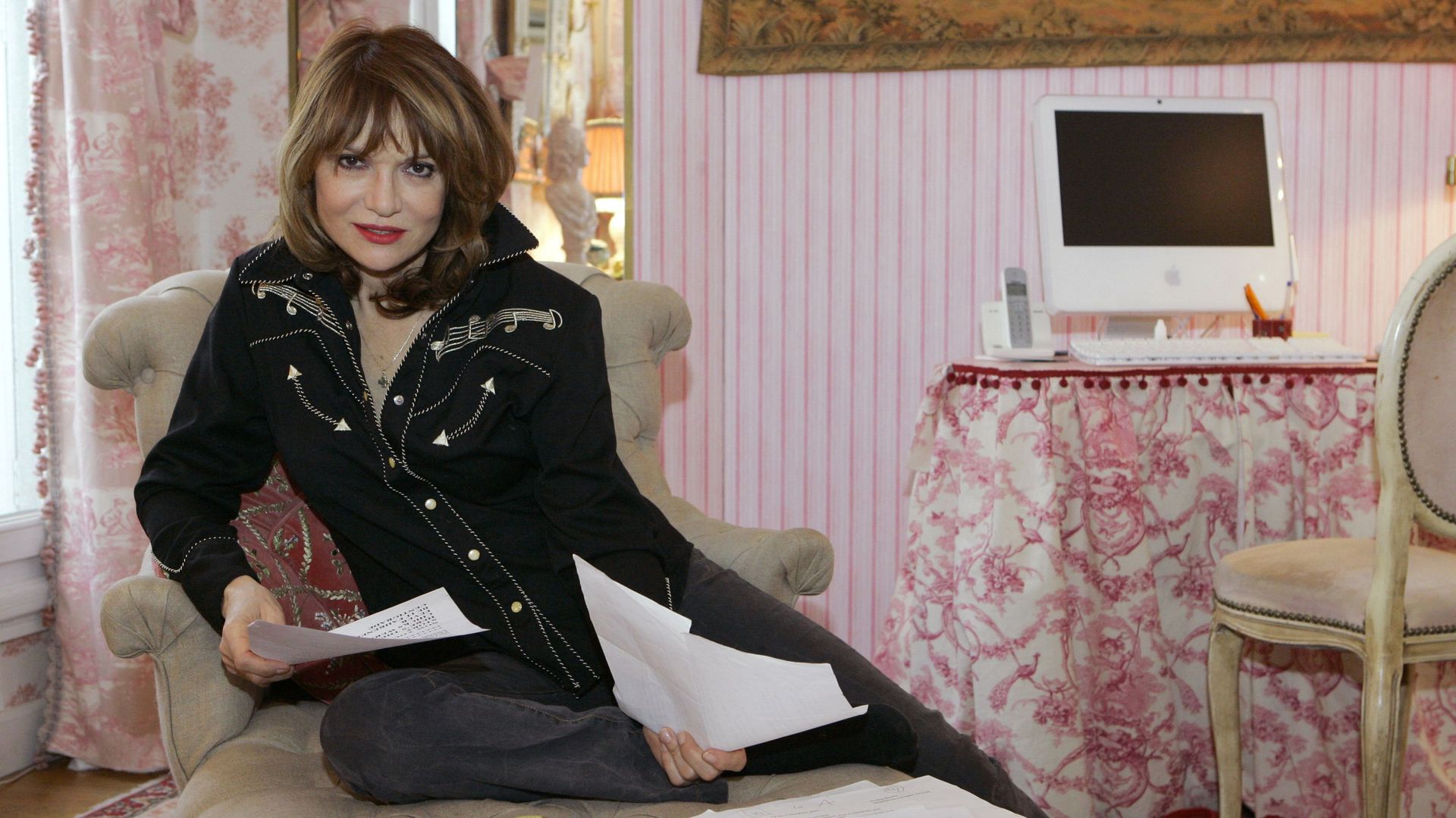 La chanteuse Marie France de retour en 'tendre assassine' - RTBF Actus