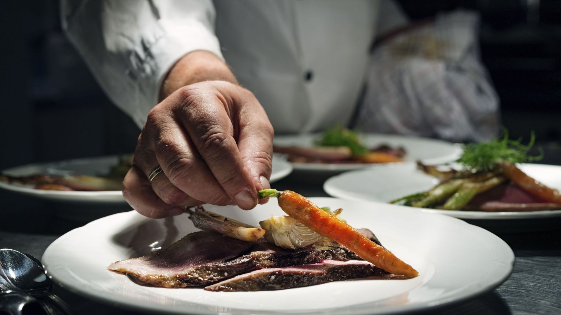 'Pour que le restaurant soit rentable, à 20h30, on invite les clients à ...