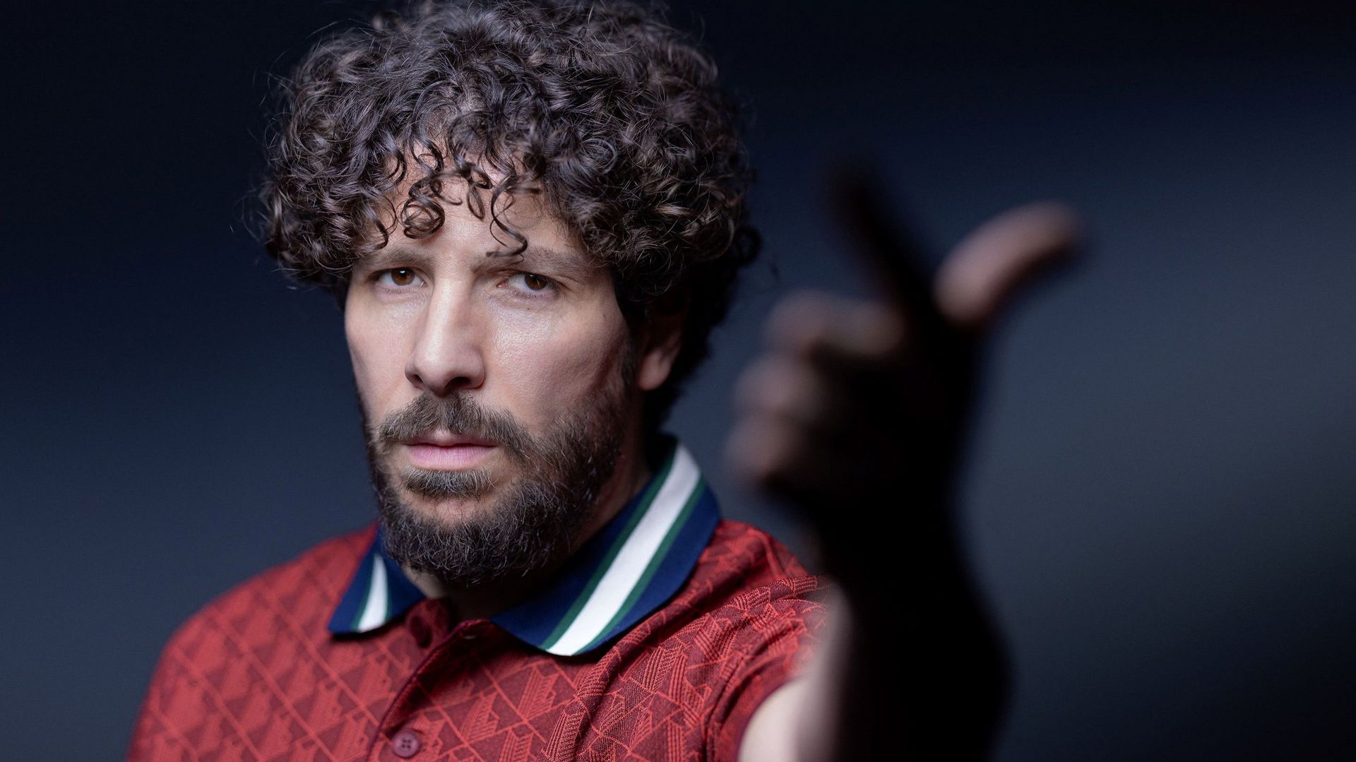 En France, les spectacles de stand-up sont à la mode - RTBF Actus